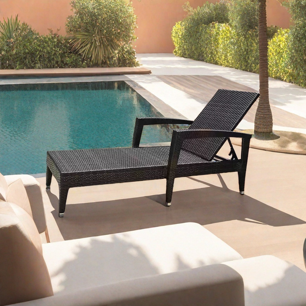 A Zoetic Home Outdoor Wicker Lounge Chair with Adjustable Backre ...