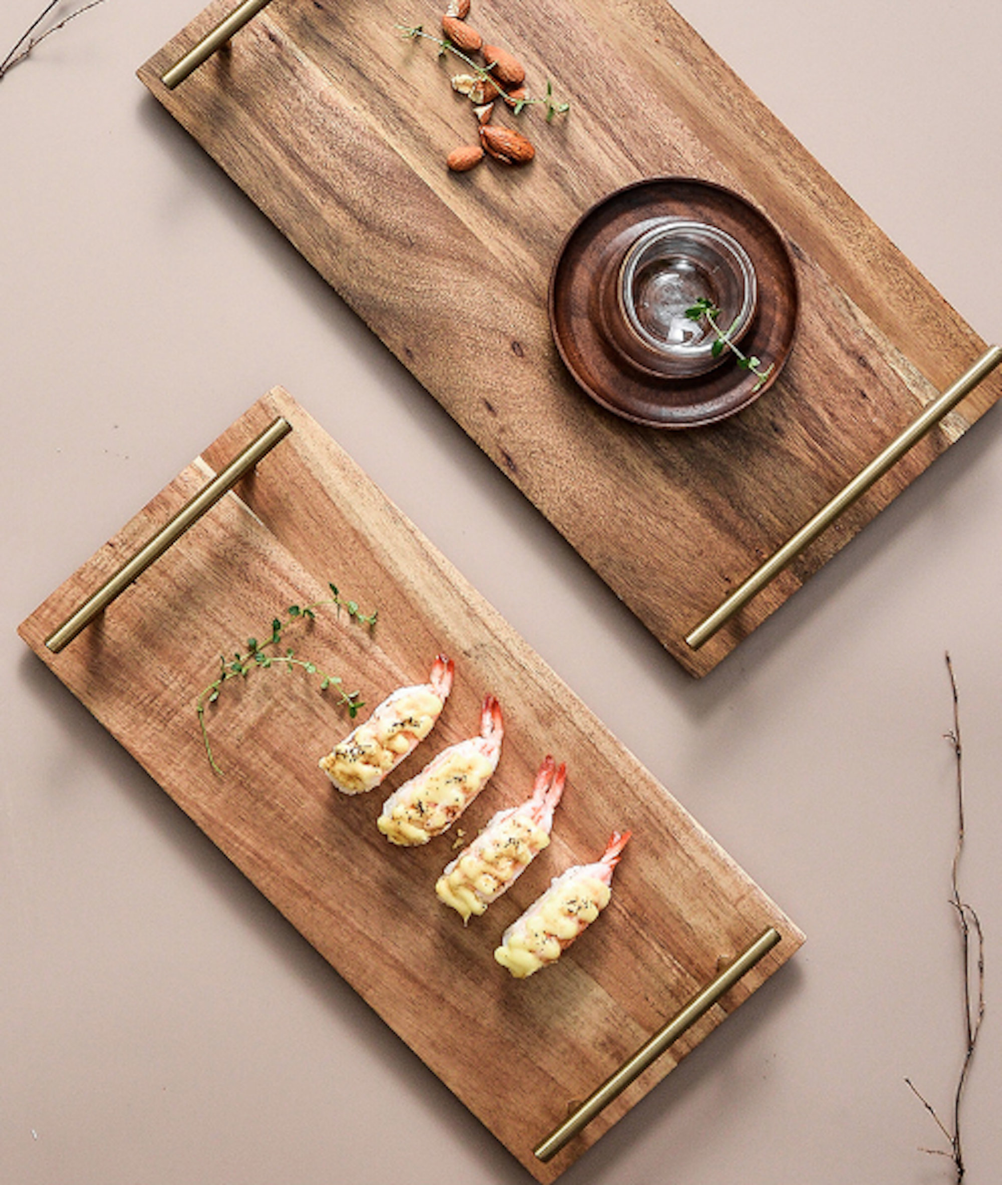 Loon Peak® Plateau de service en bois d'acacia avec support en métal ...