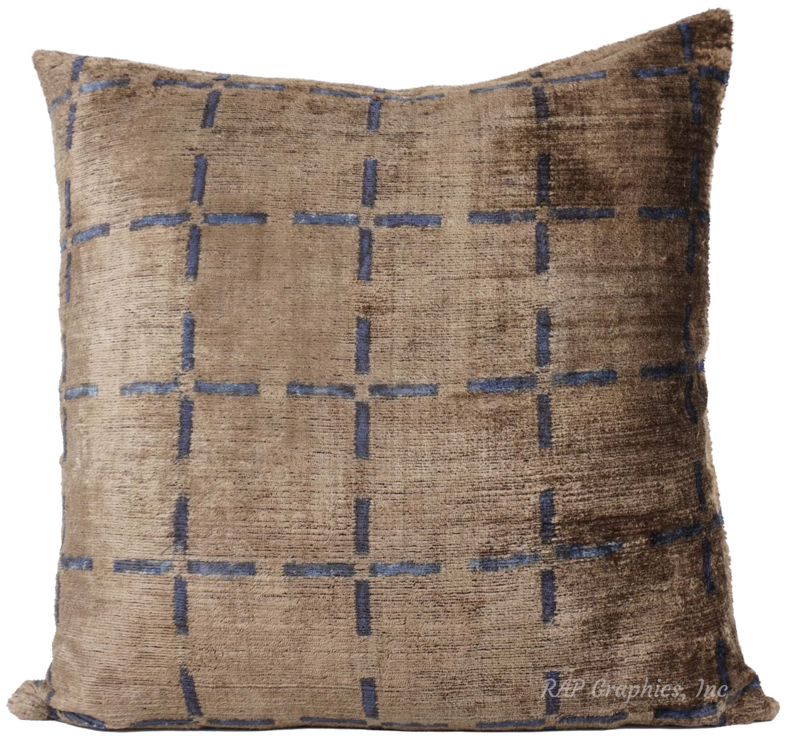Metrohouse Designs Marlin Silk Velvet Square Pillow Cover And Insert ...