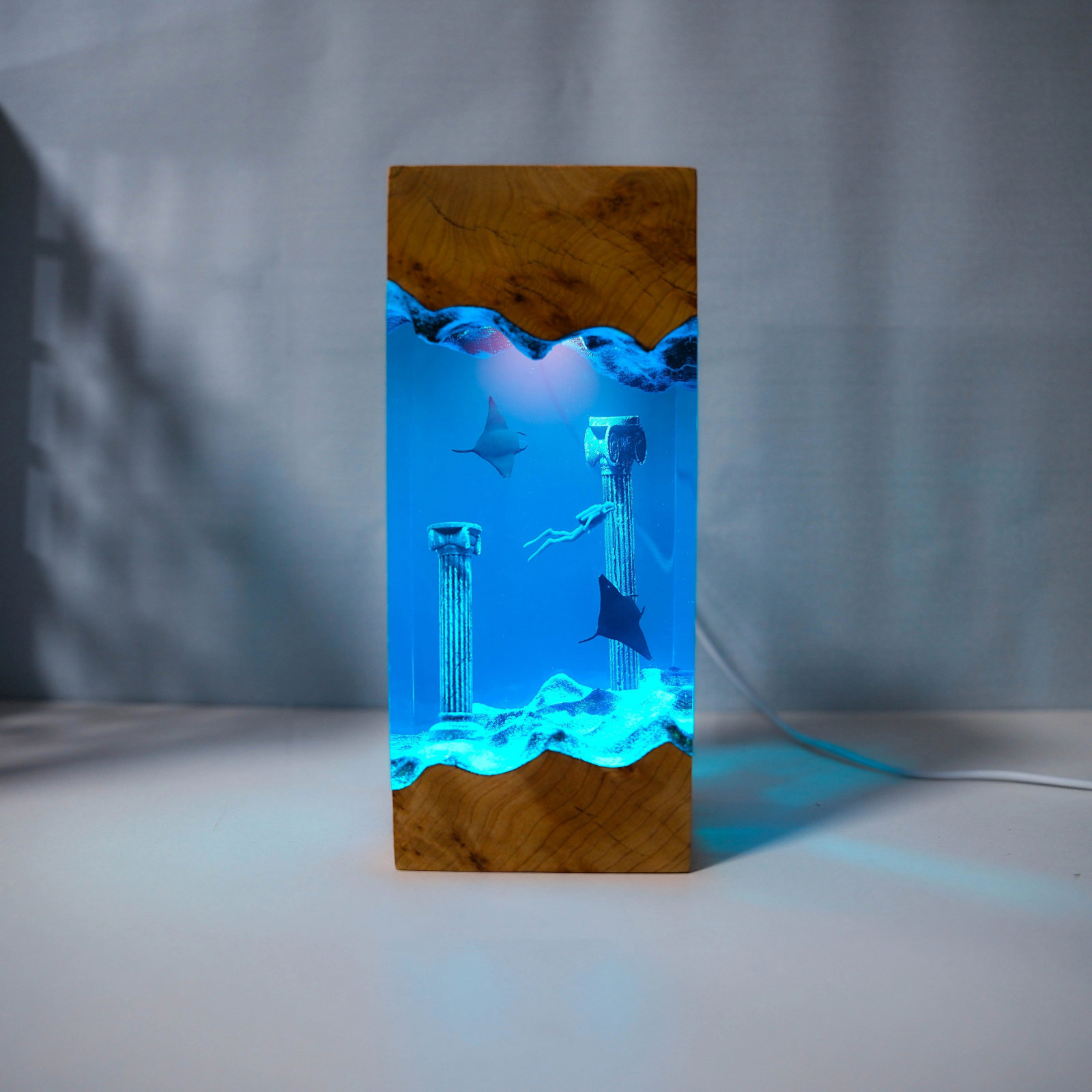 Rosecliff Heights Ocean Lantern Diver Blue Whale Devil Fish Desktop ...