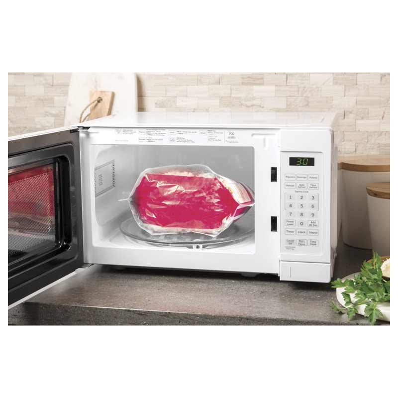 GE Appliances 17" 0.7 cu. ft. 700 Watt Countertop Microwave & Reviews ...