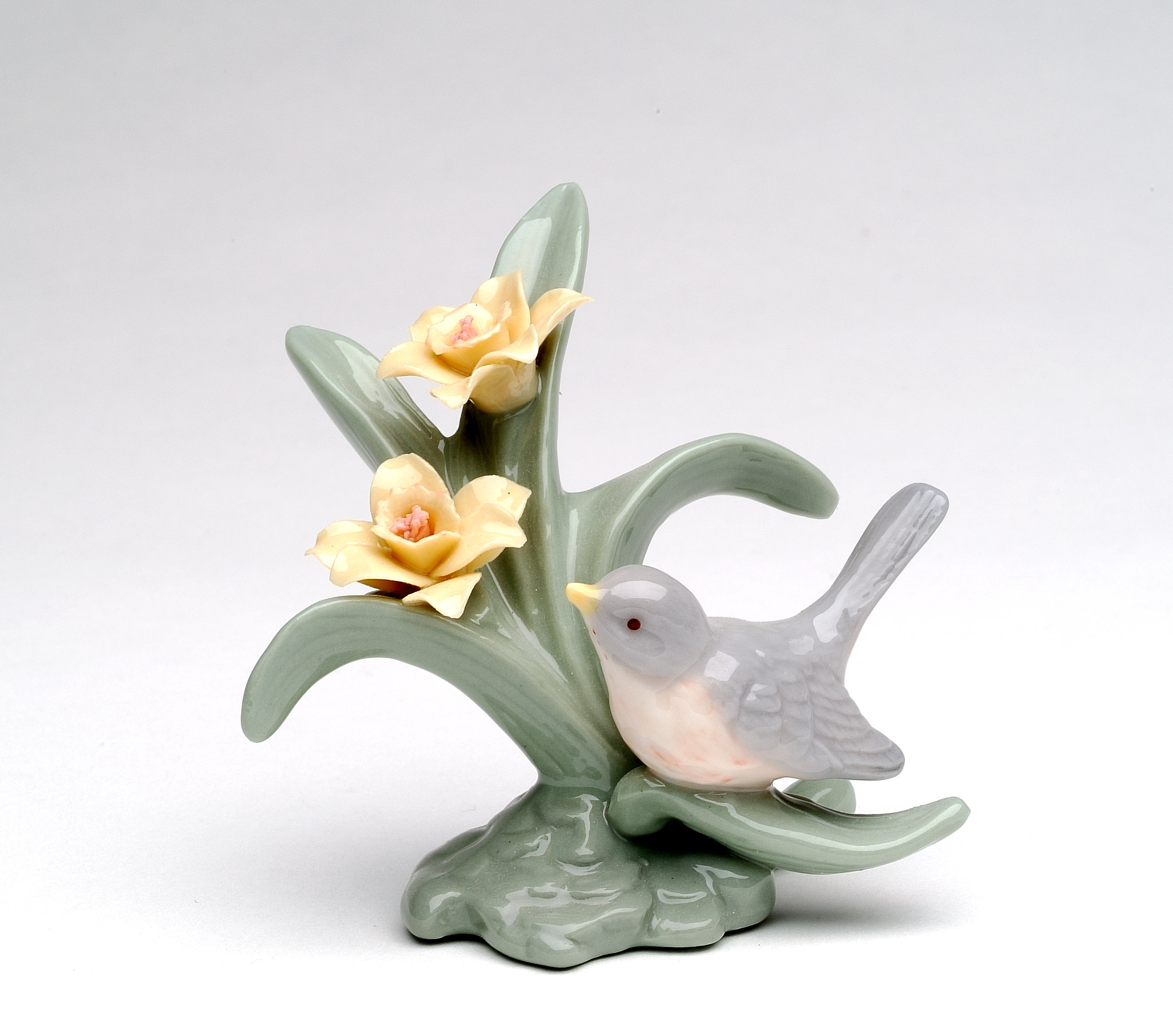 Red Barrel Studio Mini Robin With Daffodil Figurine - Wayfair Canada
