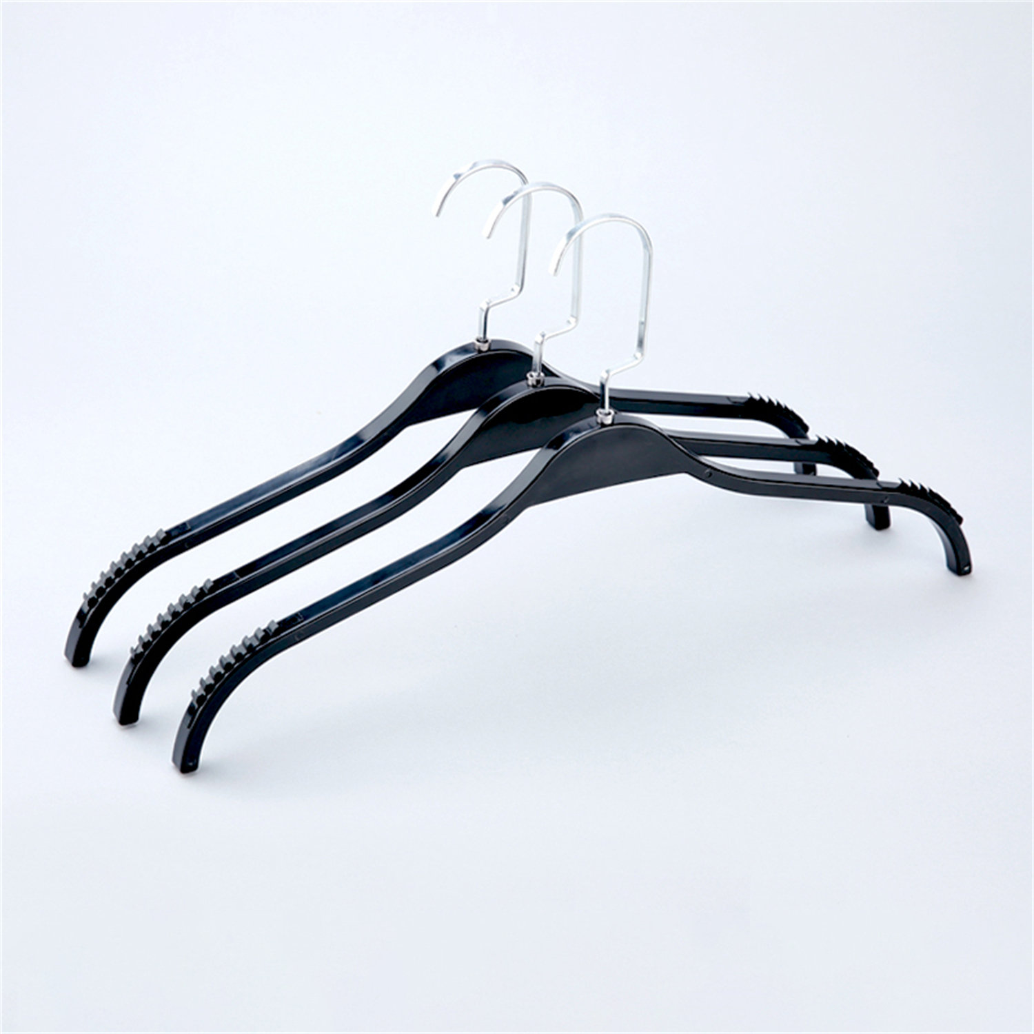 Rebrilliant Space-Saving Slim Plastic Hangers – Narrow Shoulder, Non ...