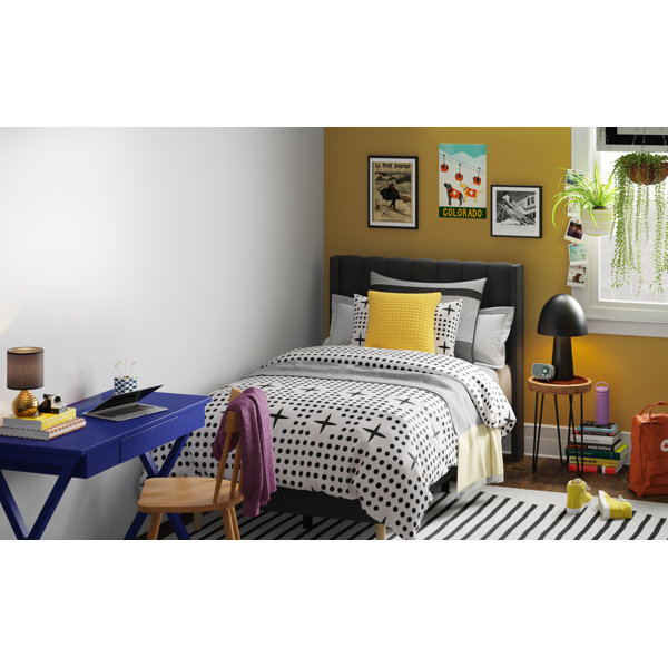 Gracie Oaks Table de bout à trois pieds en bois massif Aukeem et ...