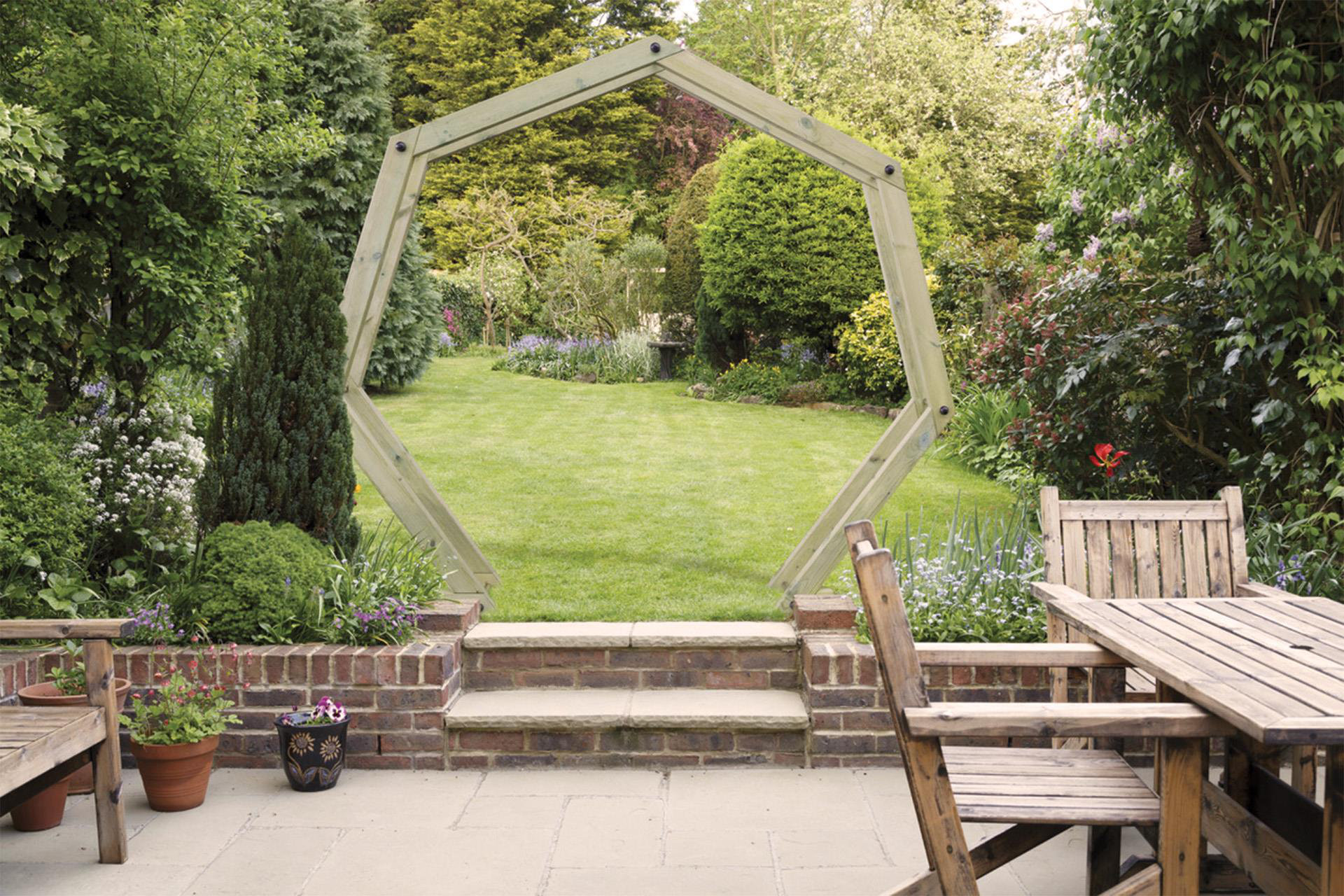 Shire GB Hexagon Moon Gate | Wayfair.co.uk