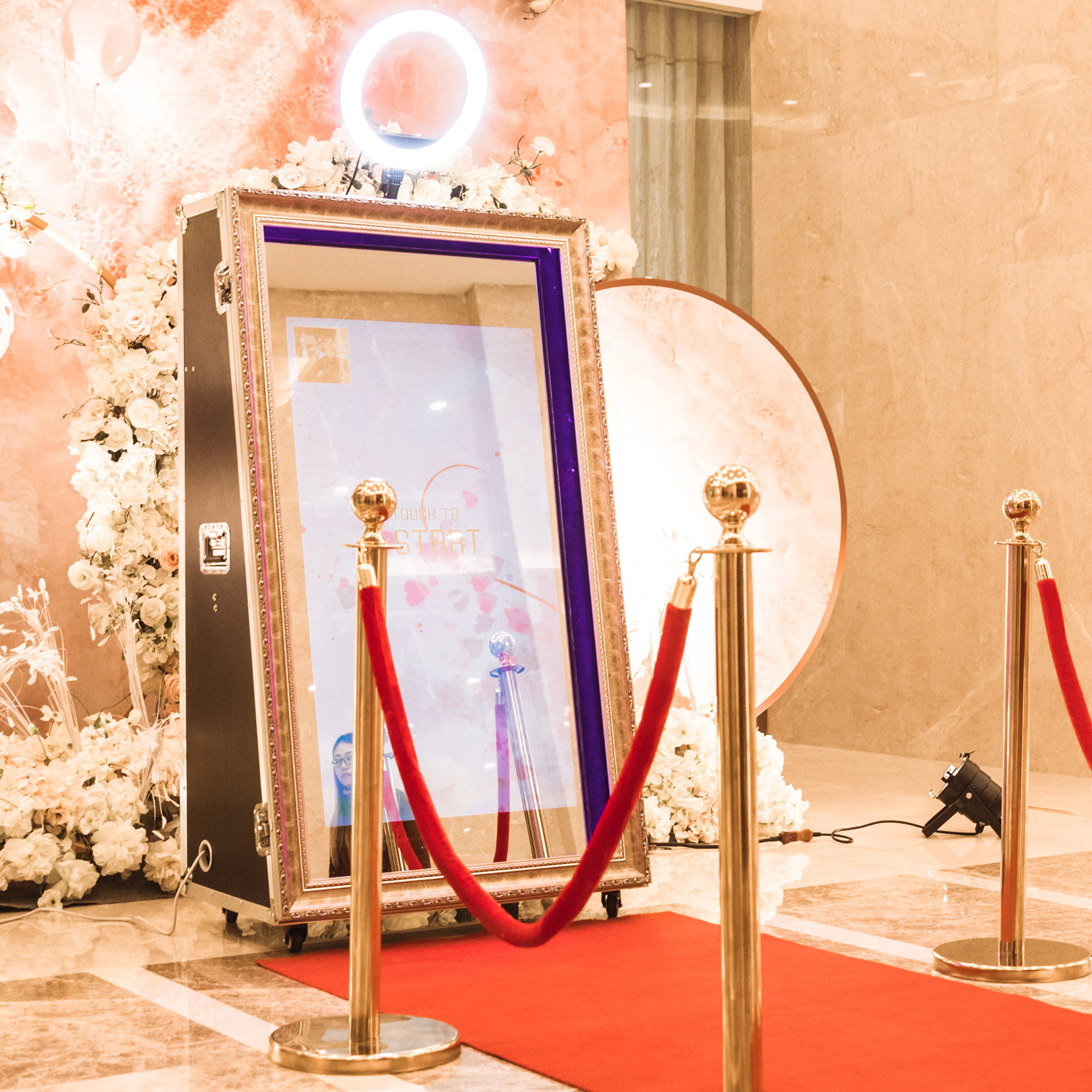 Achhago Magic Mirror Photo Booth Selfie Touch Screen Flight Case All in ...