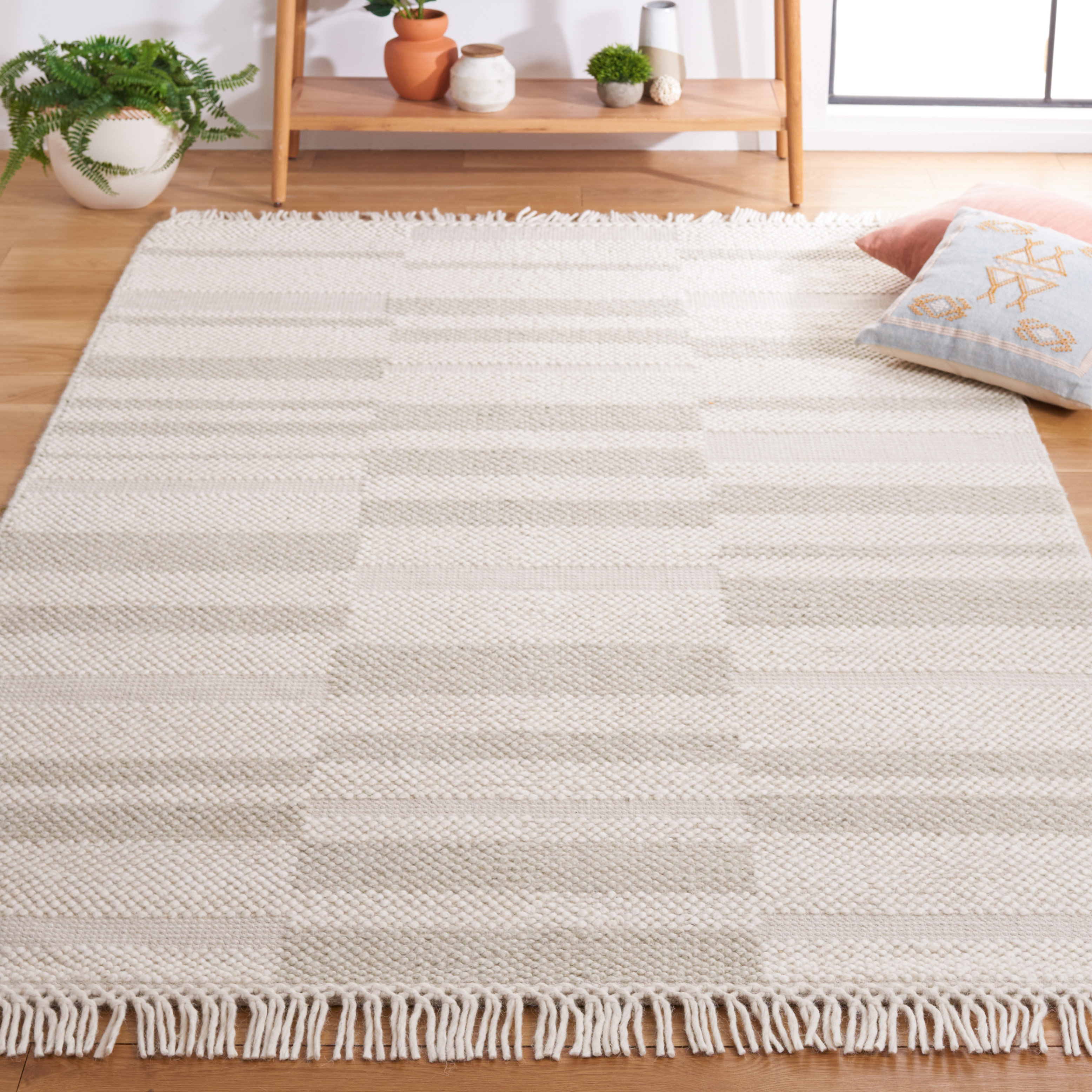 Wade Logan® Charvik Machine Made Area Rug in Ivory/Gray | Wayfair