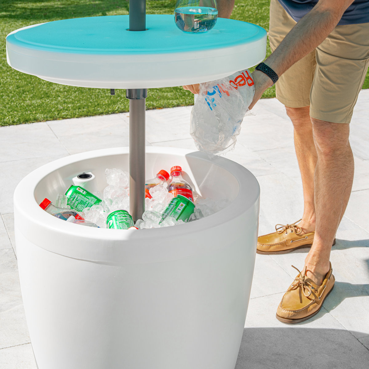Step2 White Vero Plastic In-Pool Side Table and Umbrella Table Stand ...