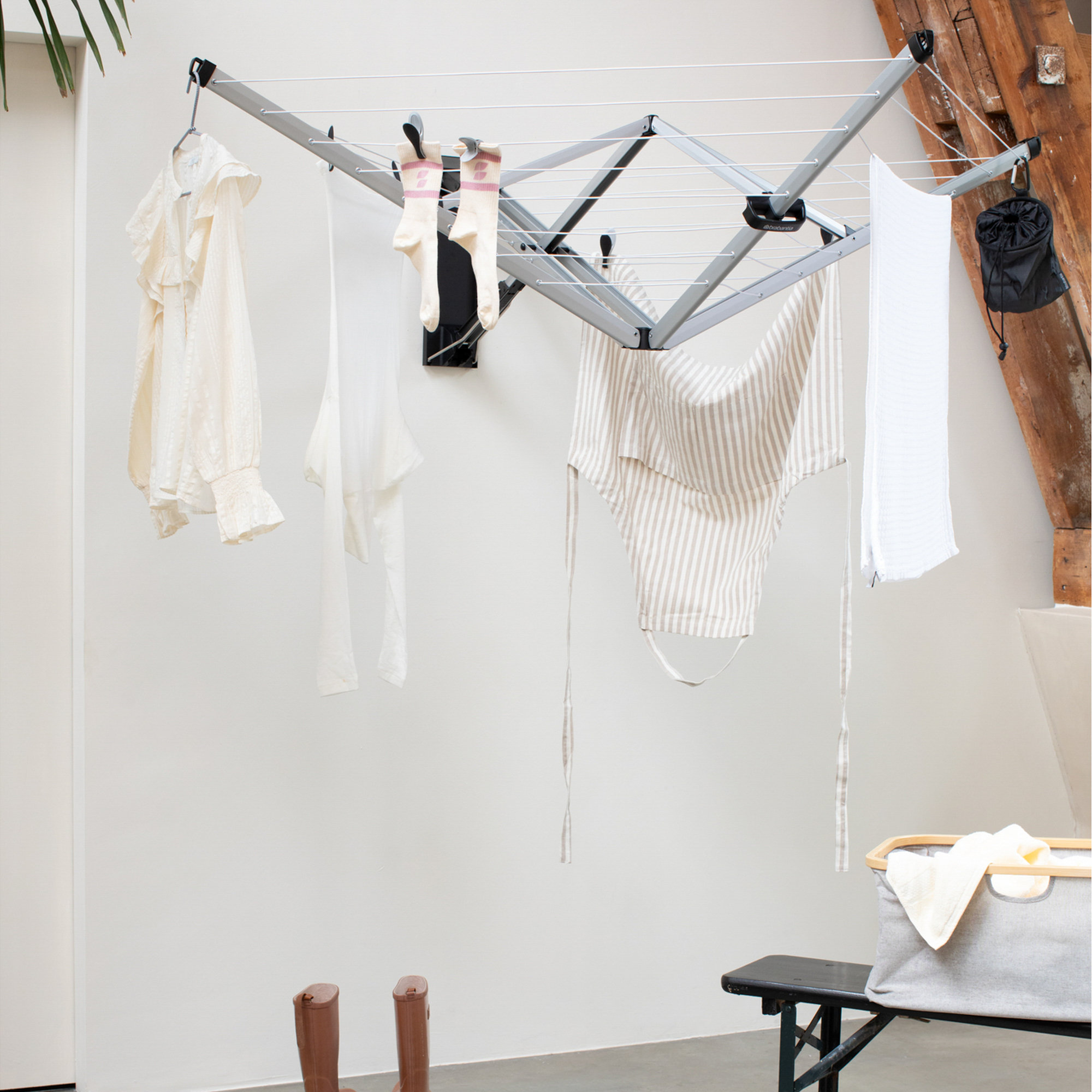 Brabantia Wallfix Wall Mounted Clothes Line with Protective Cover ...