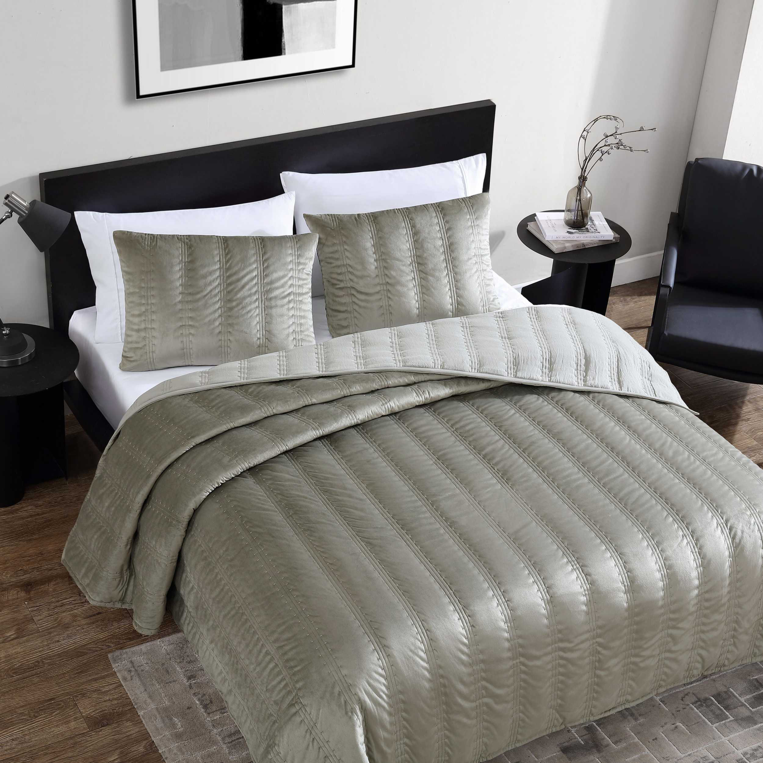 Vera Wang Linear Stitch Solid Quilt Set & Reviews | Perigold