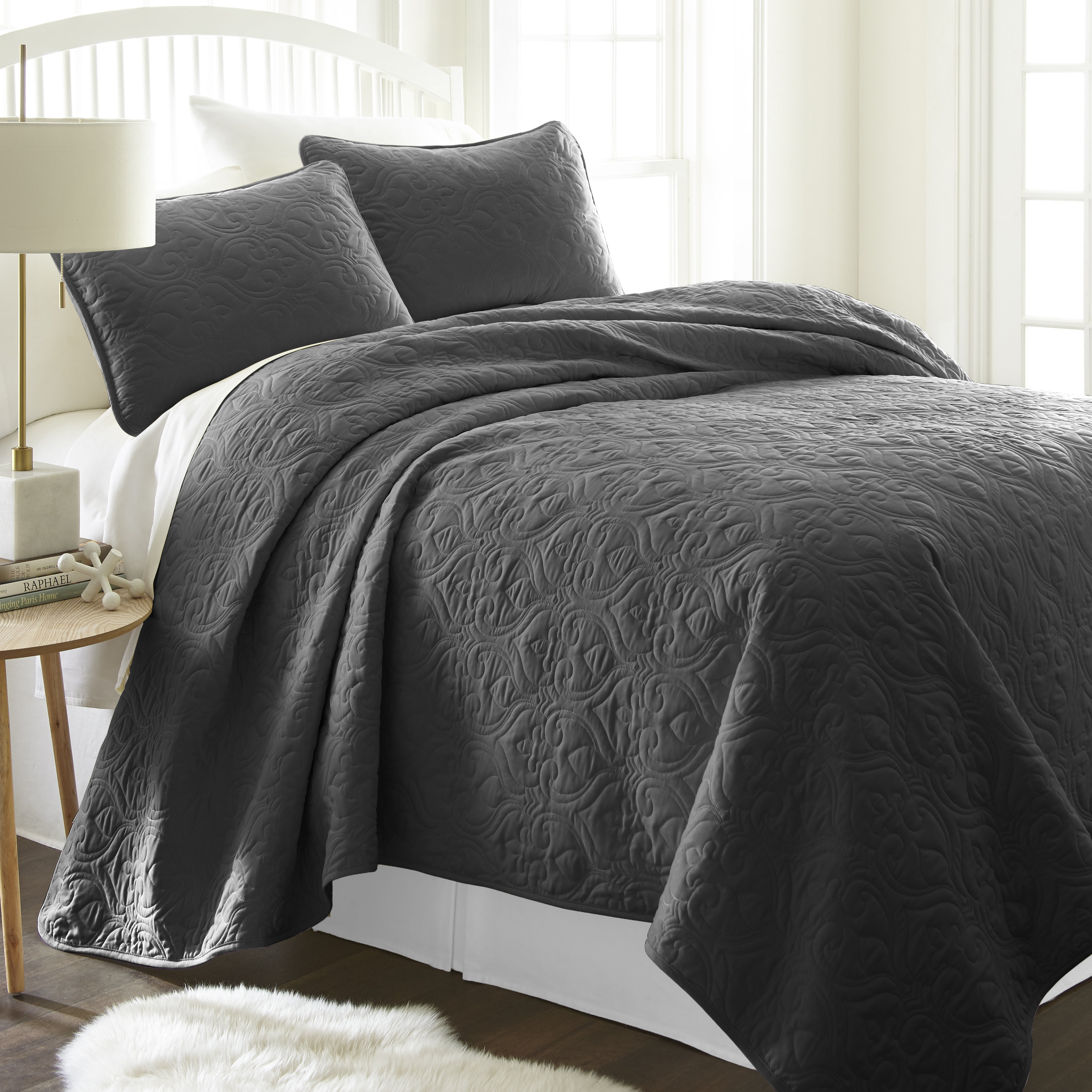 IEnjoy Home All Season Lightweight Ultra Soft Damask Quilt Set by ...