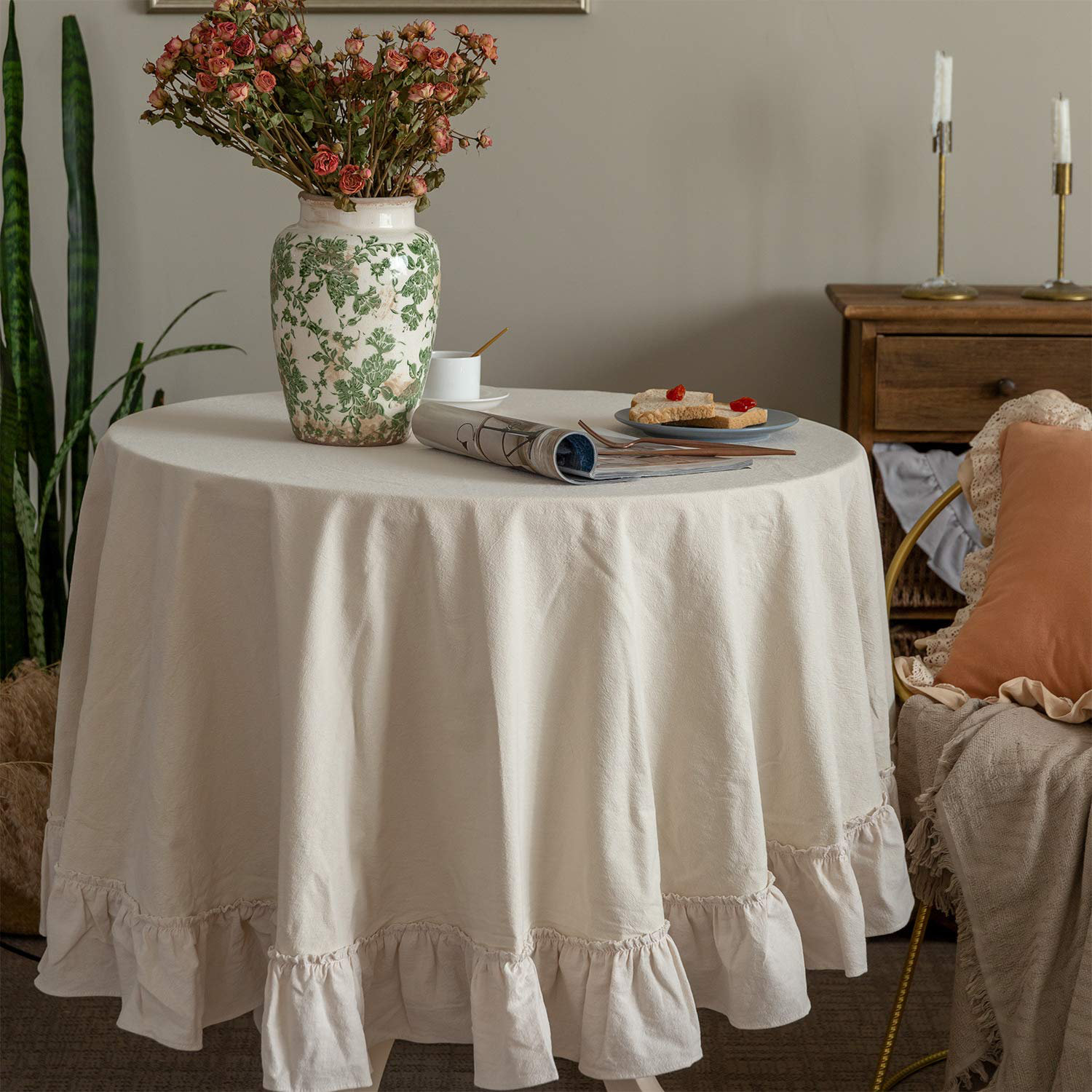 Red Barrel Studio® Retro Farmhouse Off-White Ruffle Tablecloth with ...