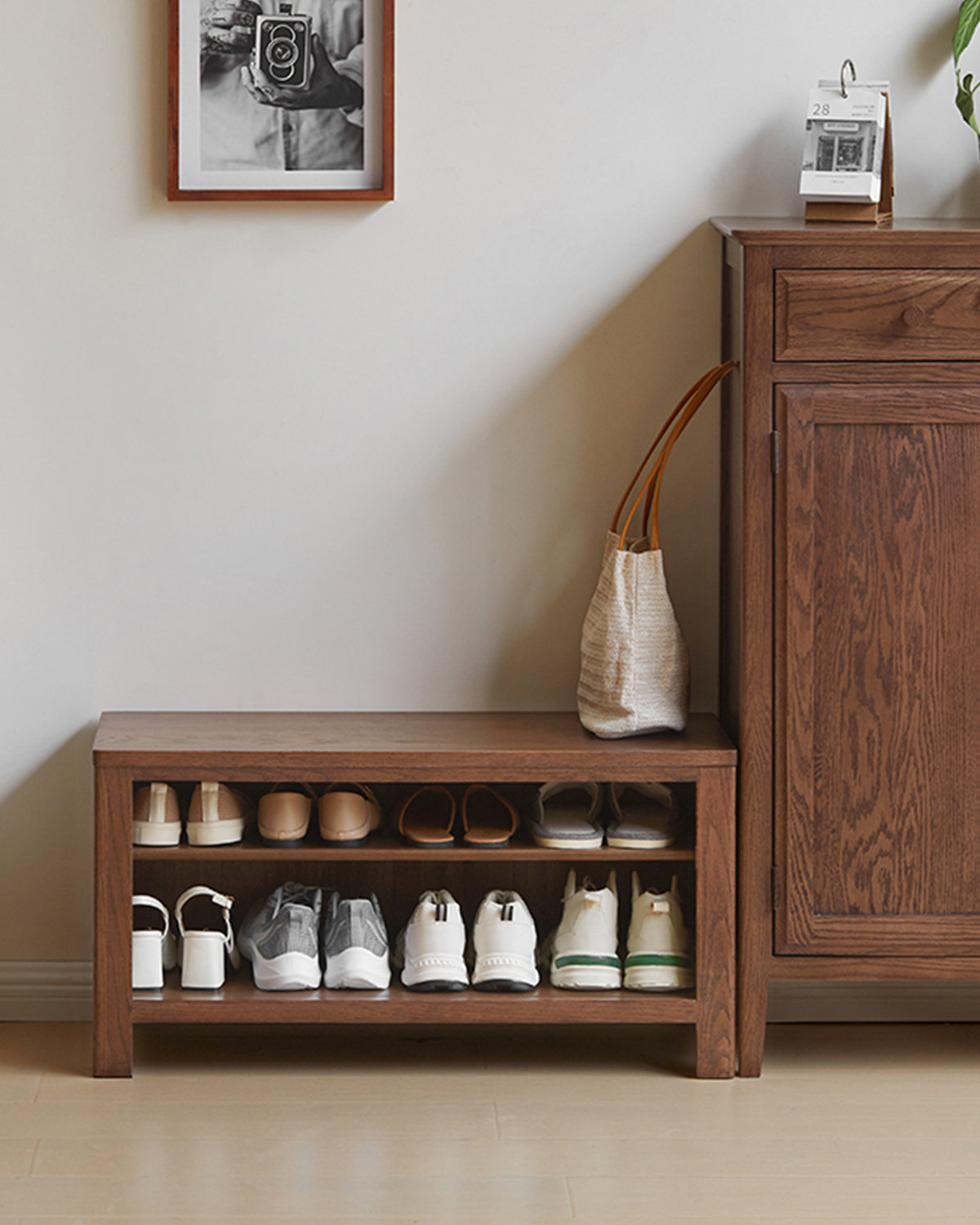 Finesse Furni Modern minimalist solid wood shoe changing stool ...