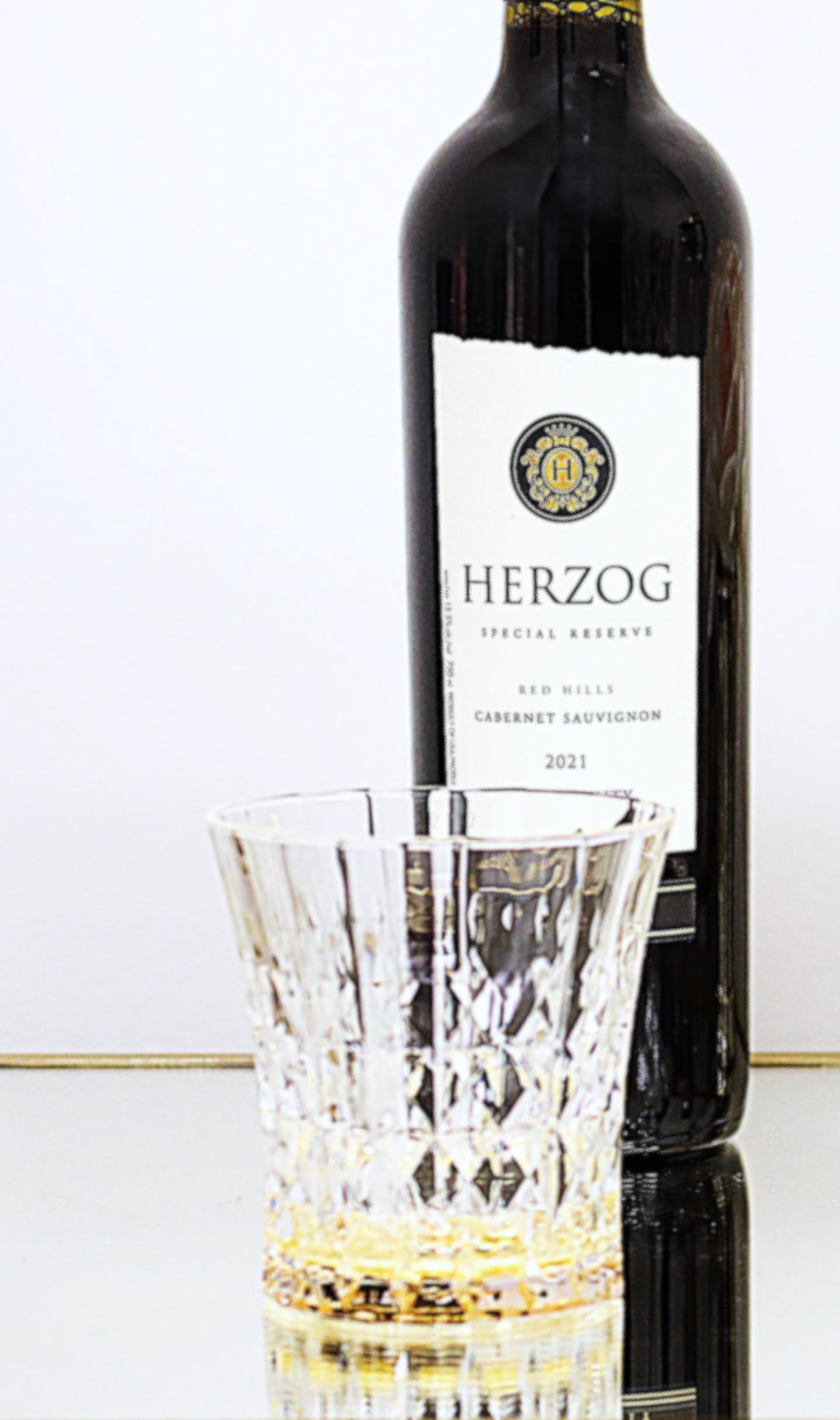 Everly Quinn Set of 6 Diamond DOF Glasses with Shade on the Bottom ...