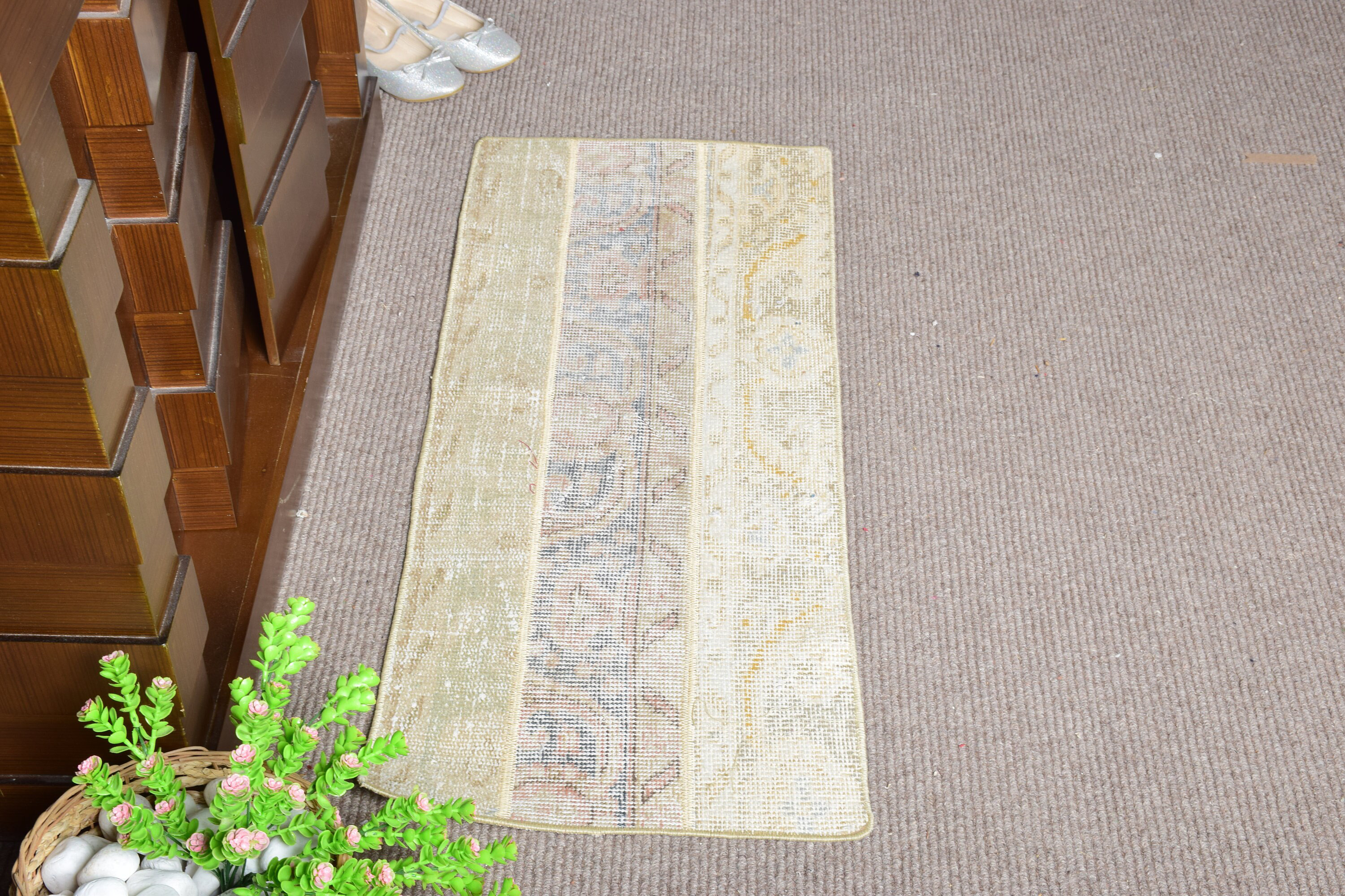 Bungalow Rose Vintage Beige Turkish Door Mat with Pastel Floral Design ...