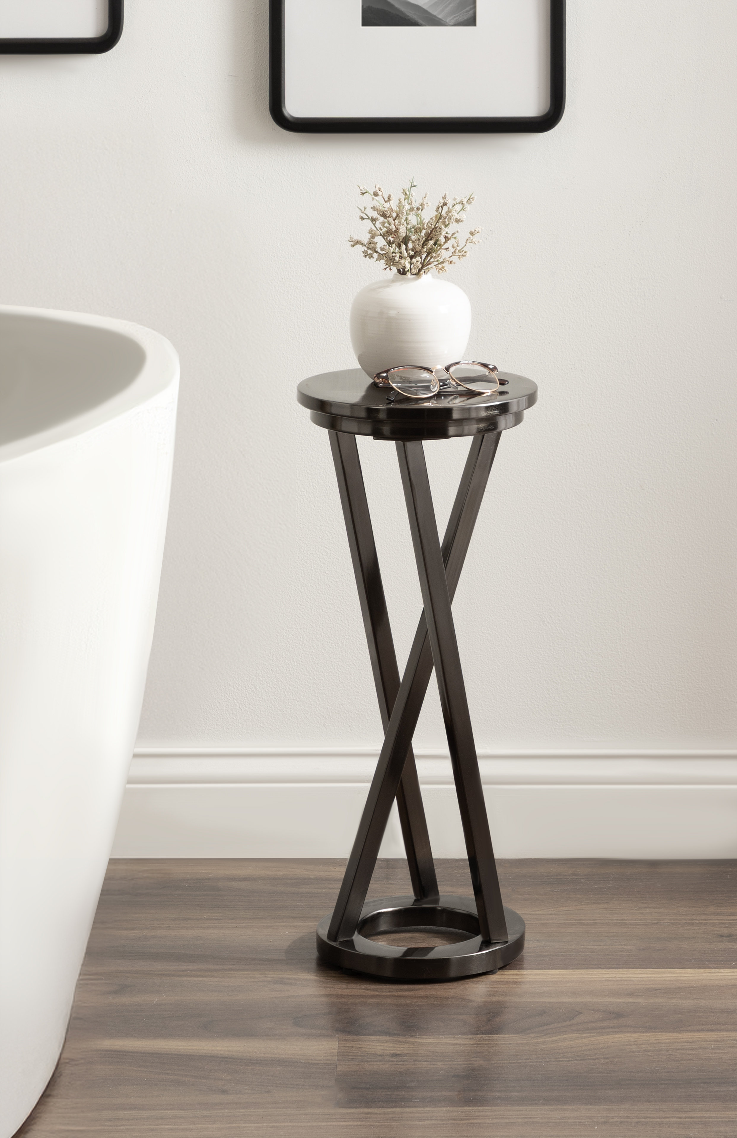 Latitude Run® Table à boisson ronde Aja - Wayfair Canada