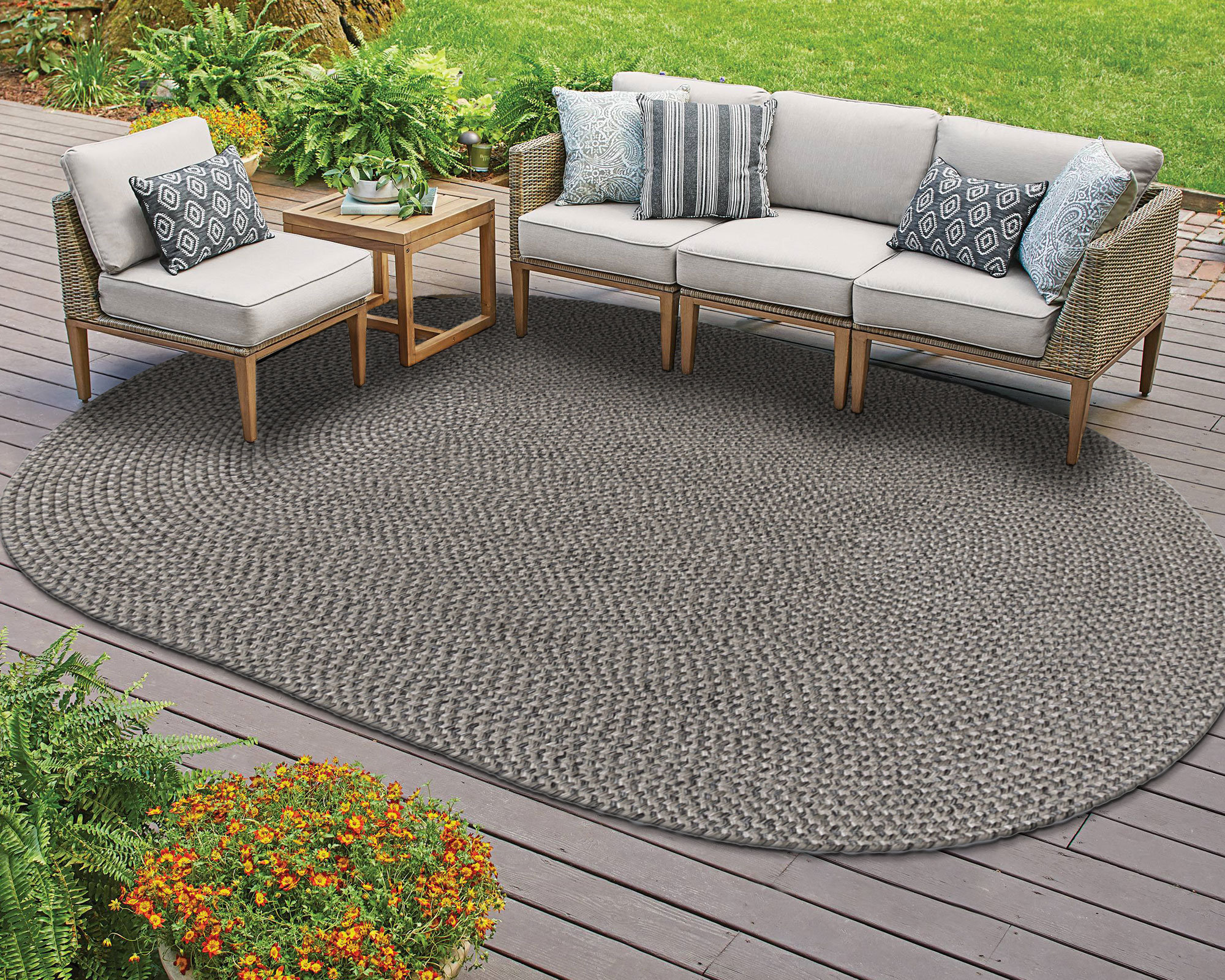 Rosecliff Heights Avriel Indoor/Outdoor Hand Braided Area Rug Grey Oval ...