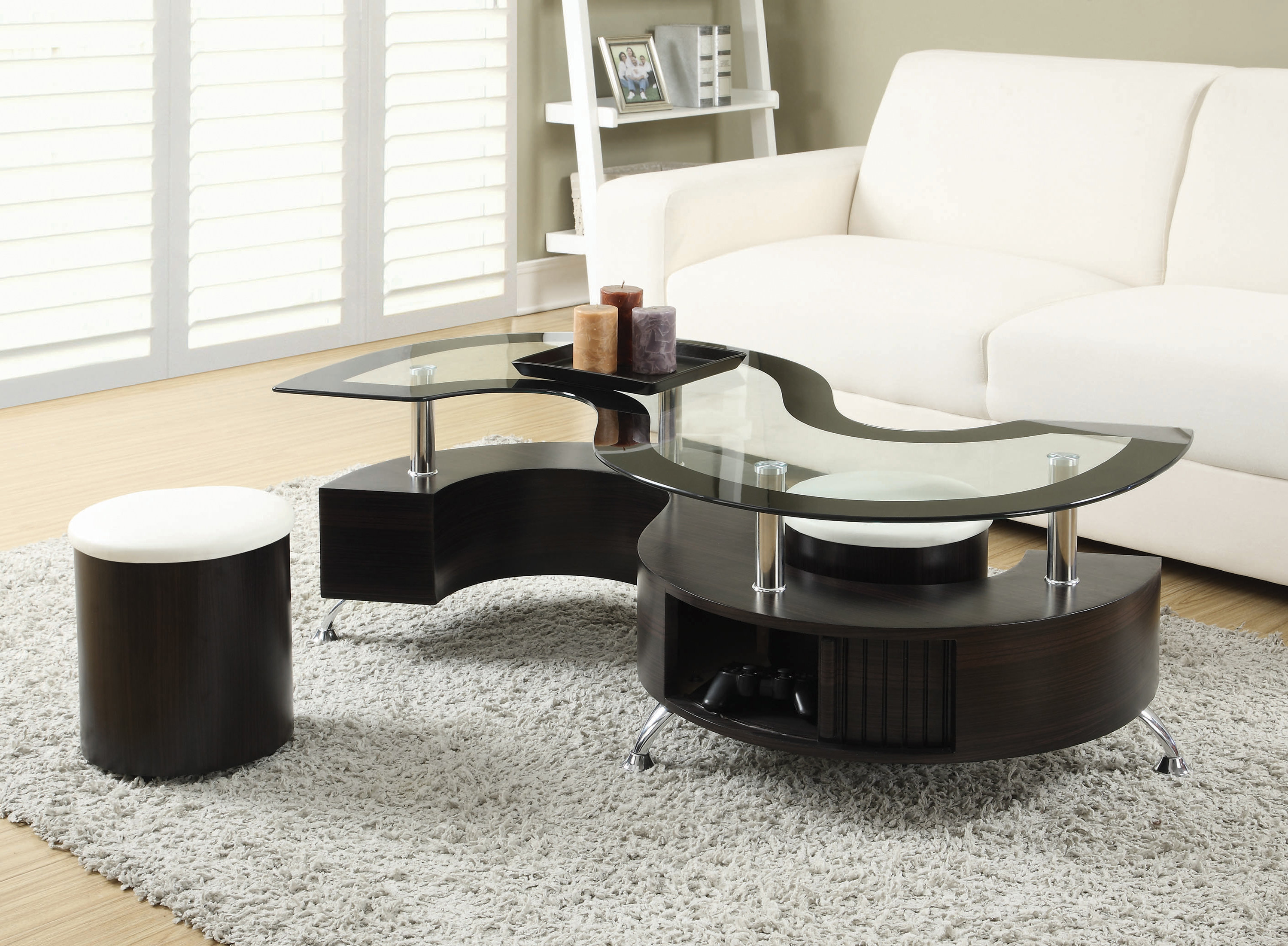 Ivy Bronx Table basse Ickenroth avec 2 tabourets en cappuccino ...