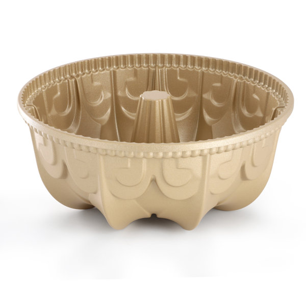 Martha Stewart Festive Holiday 9.3 Inch x 3.9 Inch Cast Aluminum Cake ...