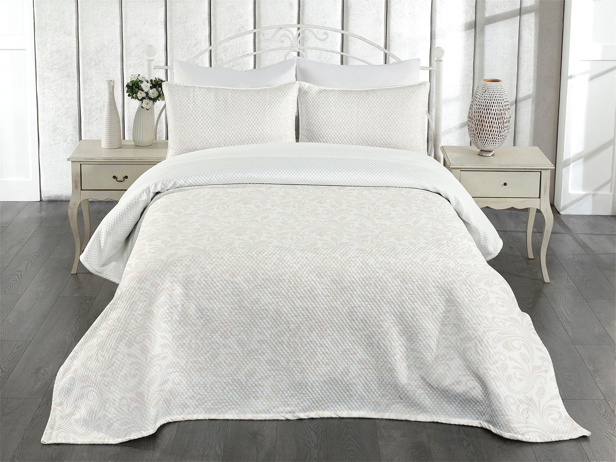 Ambesonne Ivory Bedspread Set 3 Pcs Medieval Victorian Petals Queen ...