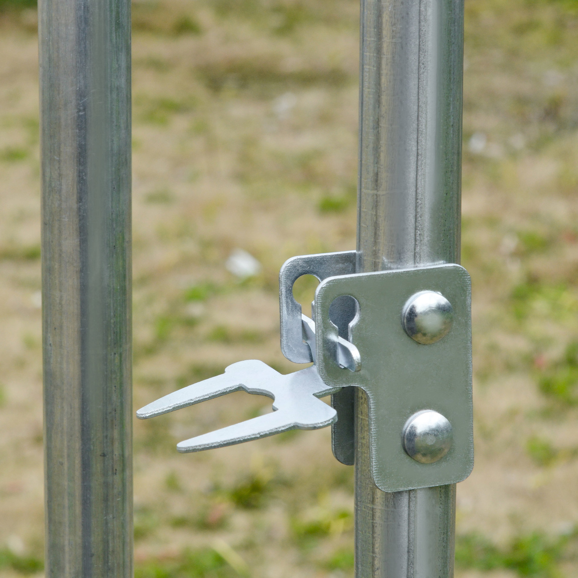 Tucker Murphy Pet™ Large Chicken Coop, Metal Run With Waterproof ...