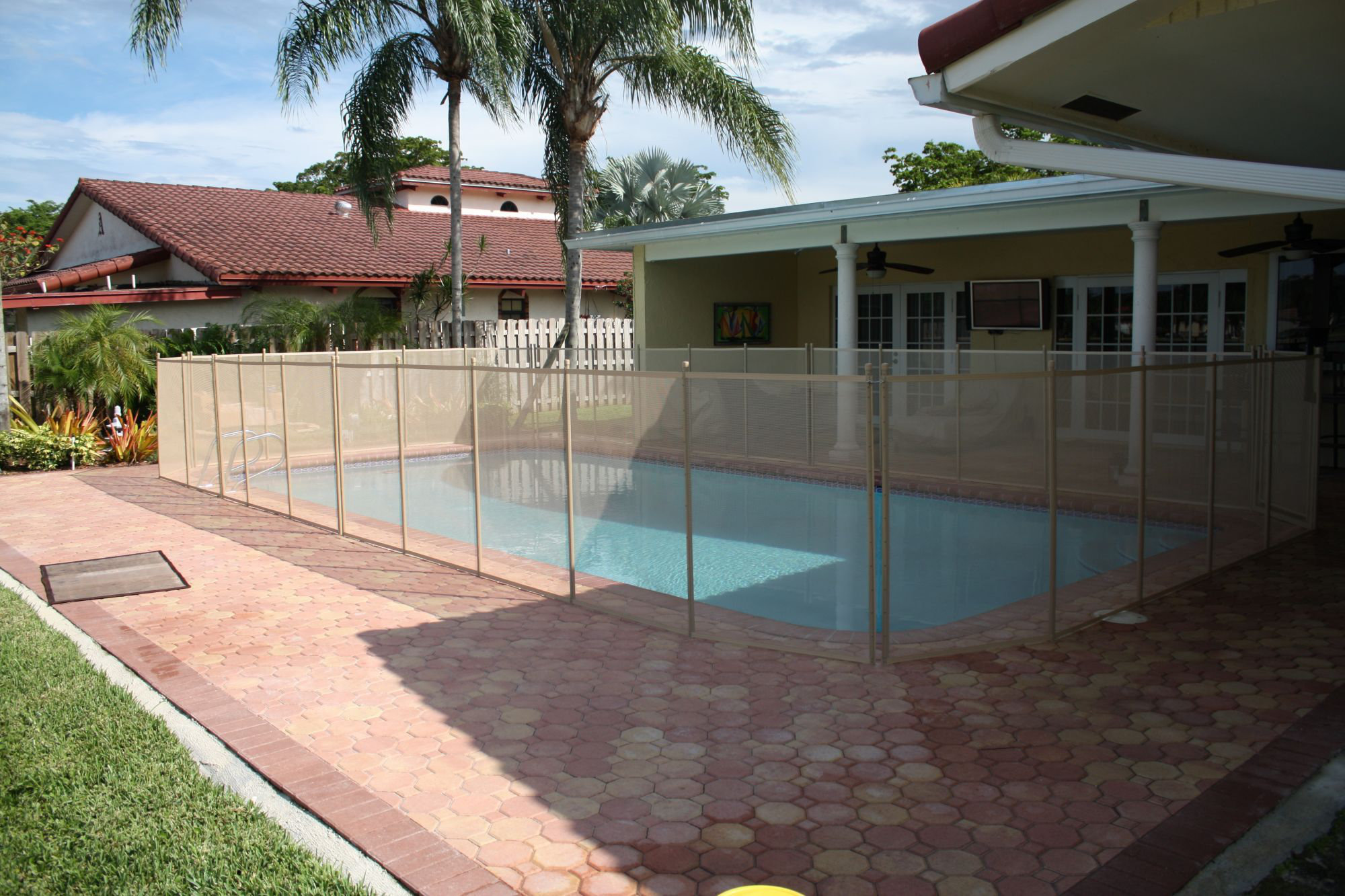 XtremepowerUS 4 ft. H x 12 ft. Pool Fence With Safety Mesh Fencing ...