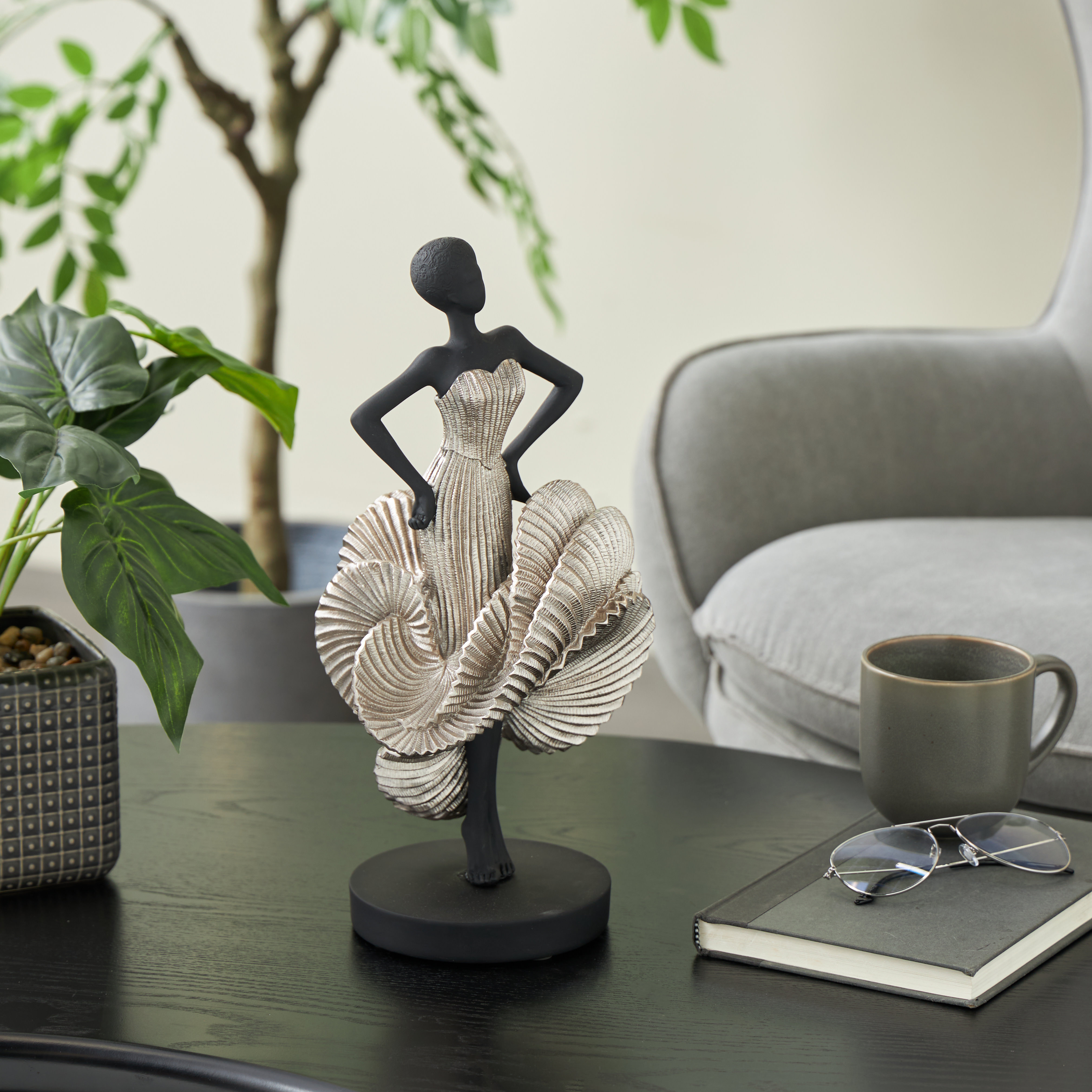 Lark Manor™ Cole And Grey Resin Dancer Decorative Sculpture With Silver ...