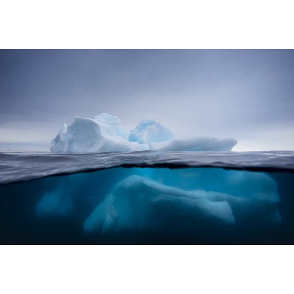 17 Stories Eisberg unter und über Wasser von Andrew Peacock - Drucken ...