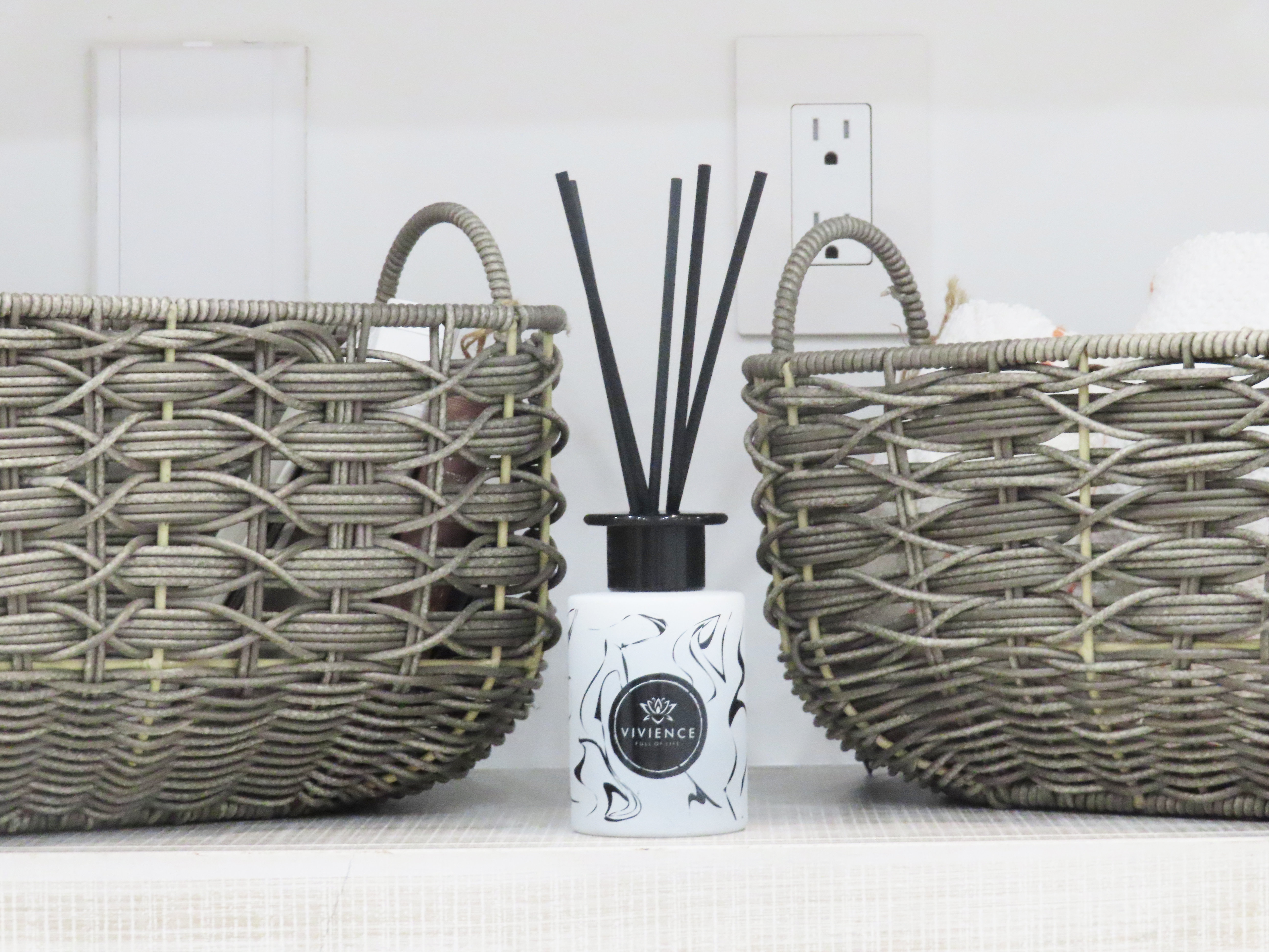 Vivience Blake Spotted White Reed Diffuser & Reviews | Wayfair