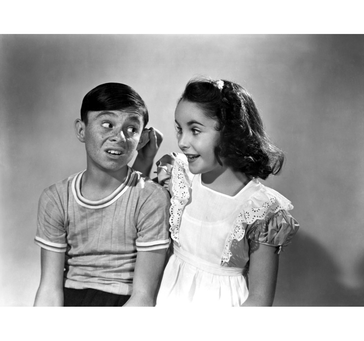 Globe Photos Entertainment & Media Elizabeth Taylor Pulling Ear of Carl ...