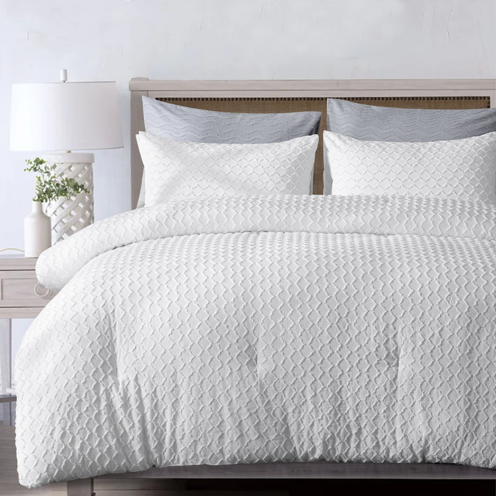 RUIKASI White Geometric Lightweight Reversible Microfiber 3 Piece ...