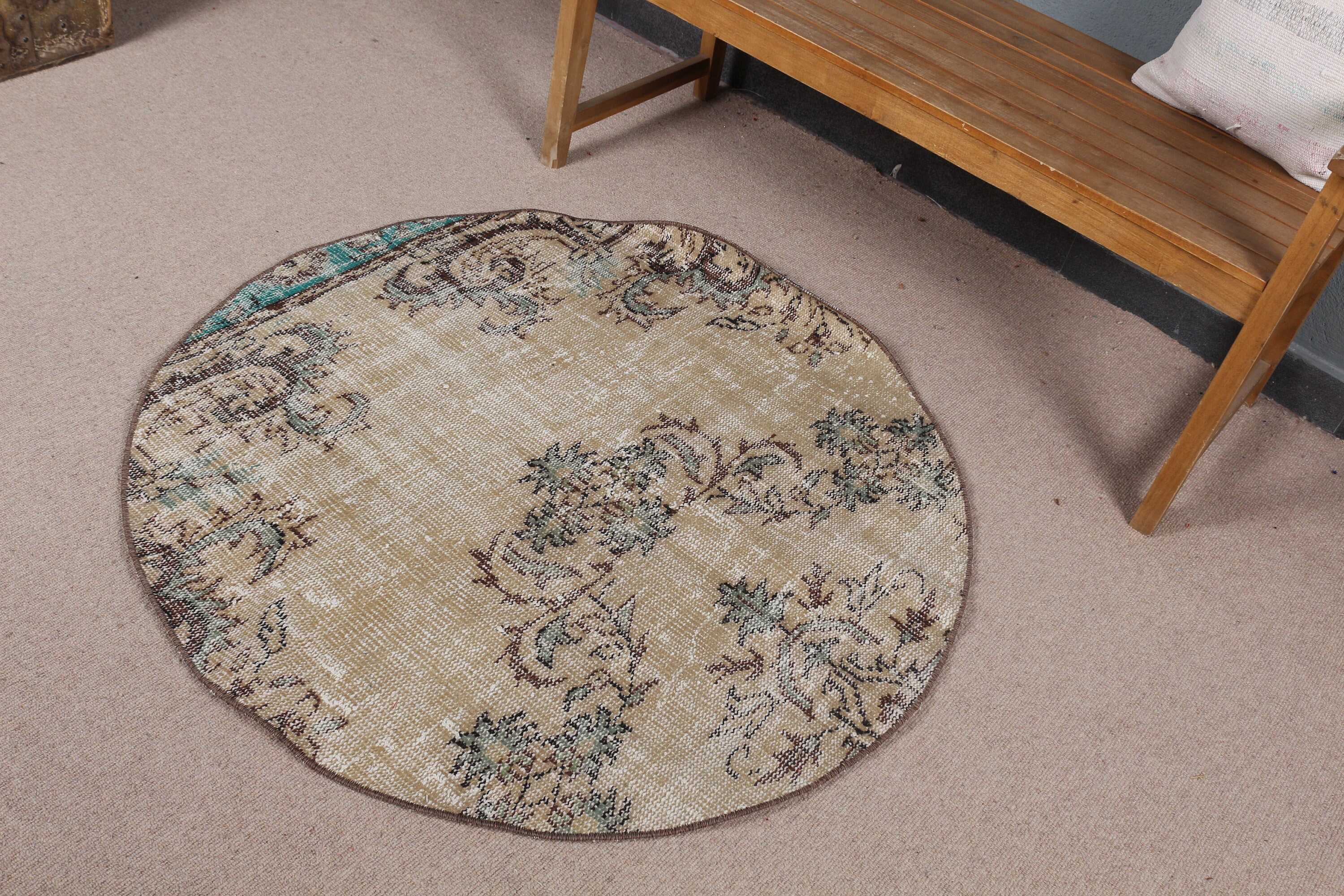 World Menagerie Classic Turkish Round Rug With Beige And Blue Floral ...