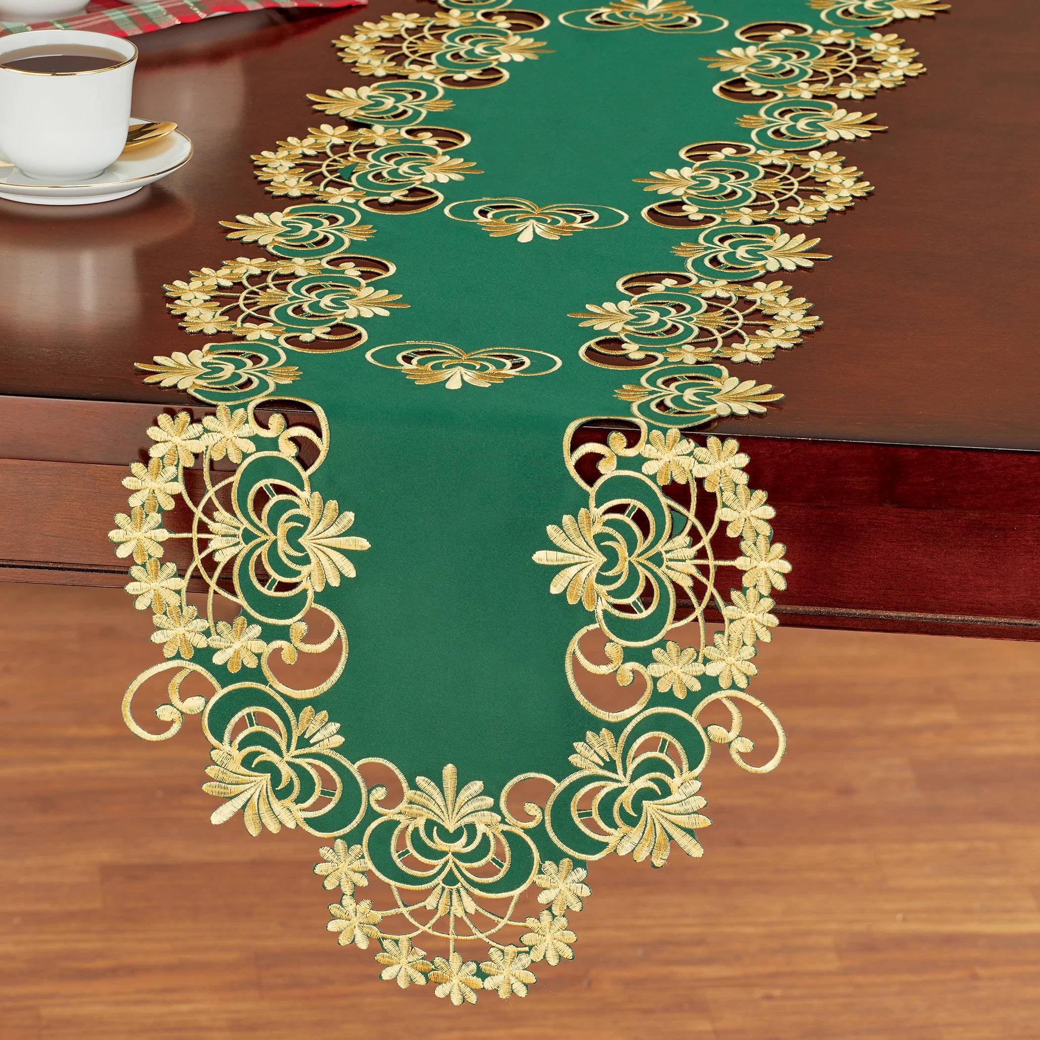 The Holiday Aisle® Metallic Embroidered Floral Scroll Table Linens ...