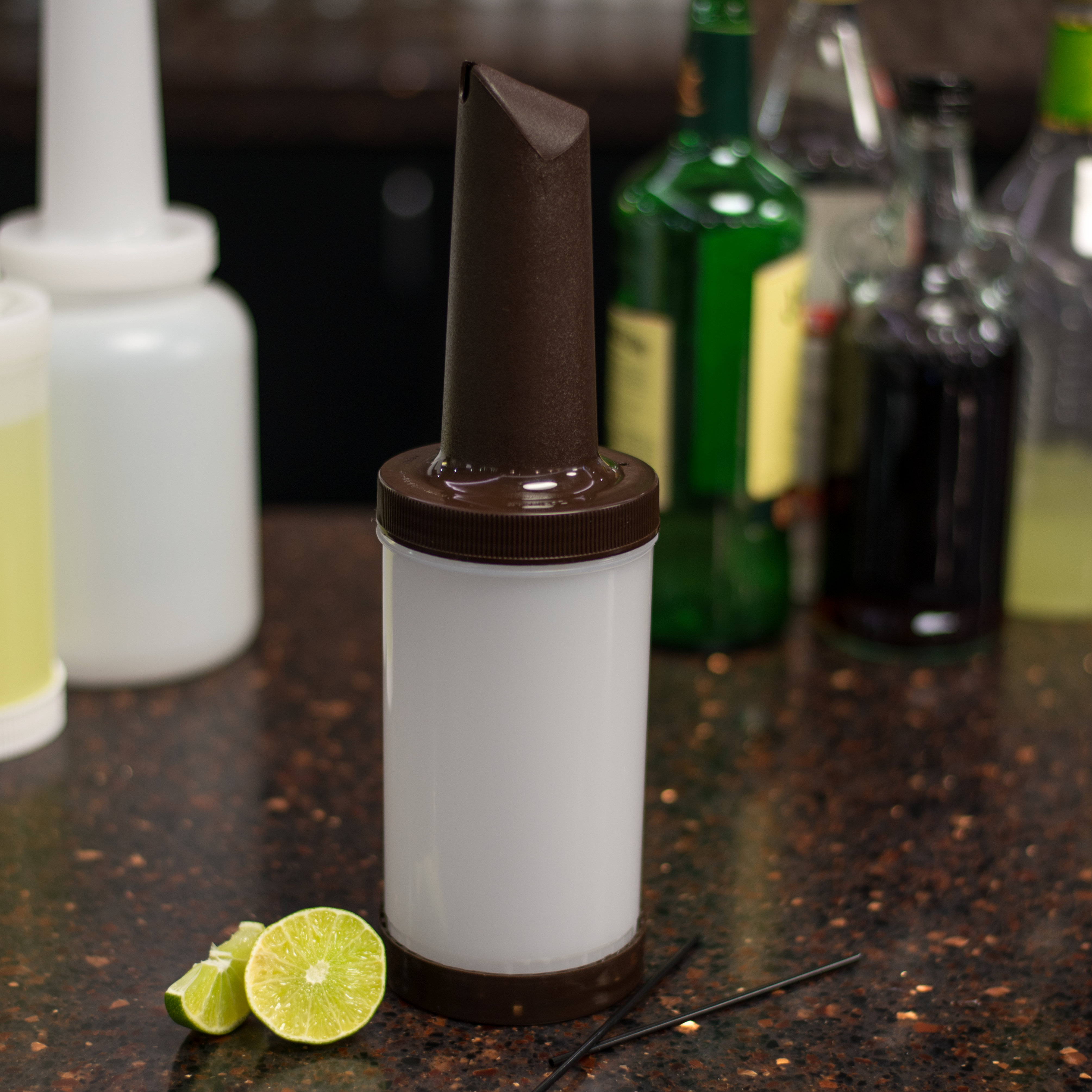 Carlisle Food Service Products 32 oz. PourPlus Store 'N Pour® Complete ...