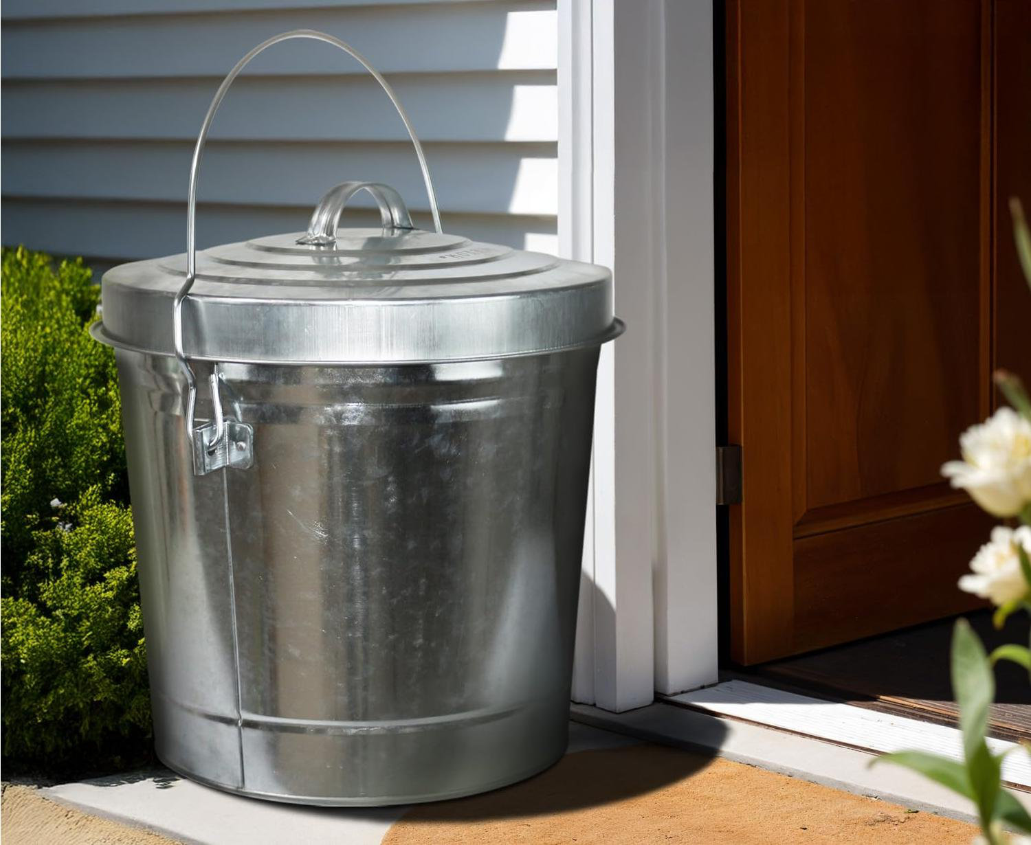 QUANMIANWANGLUO Small Metal Trash Can With Lid Outdoor Locking ...