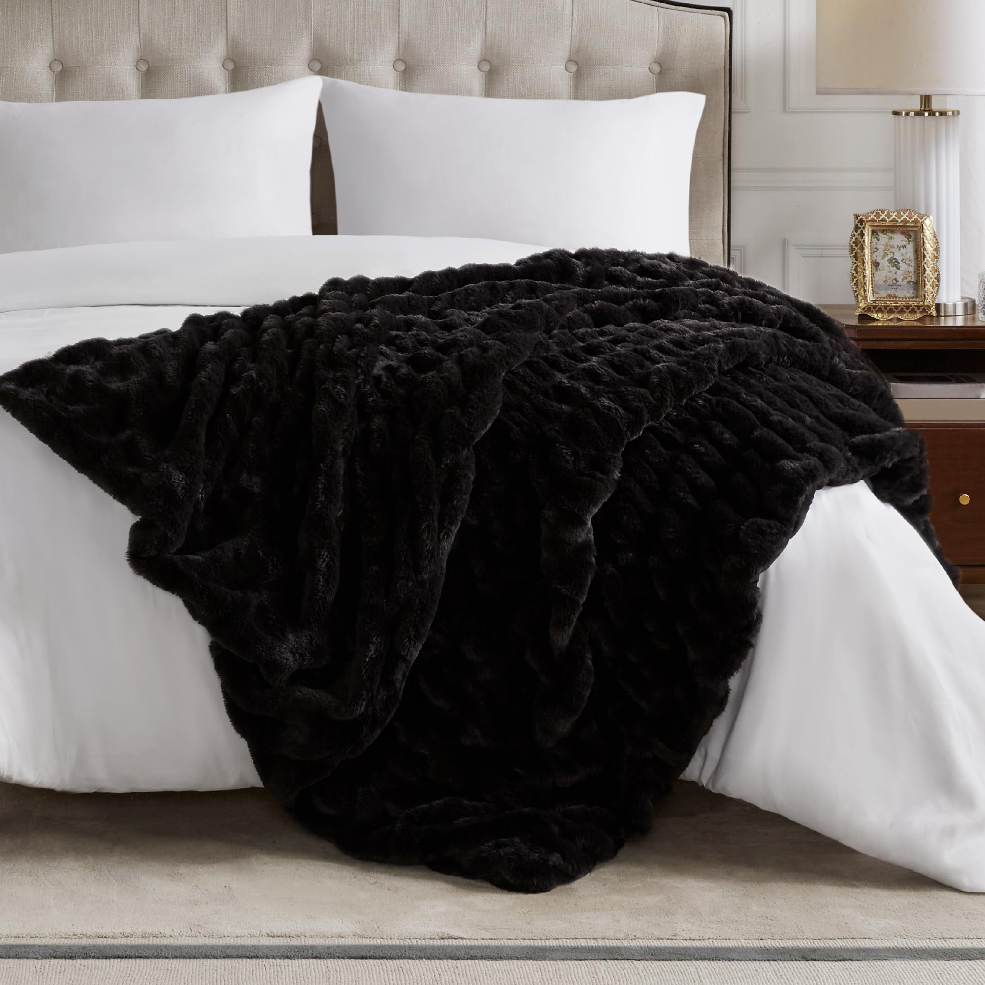 BTERAZ Luxury Ruched Faux Fur Throw Blanket | Ultra Soft Cozy Puzzy ...