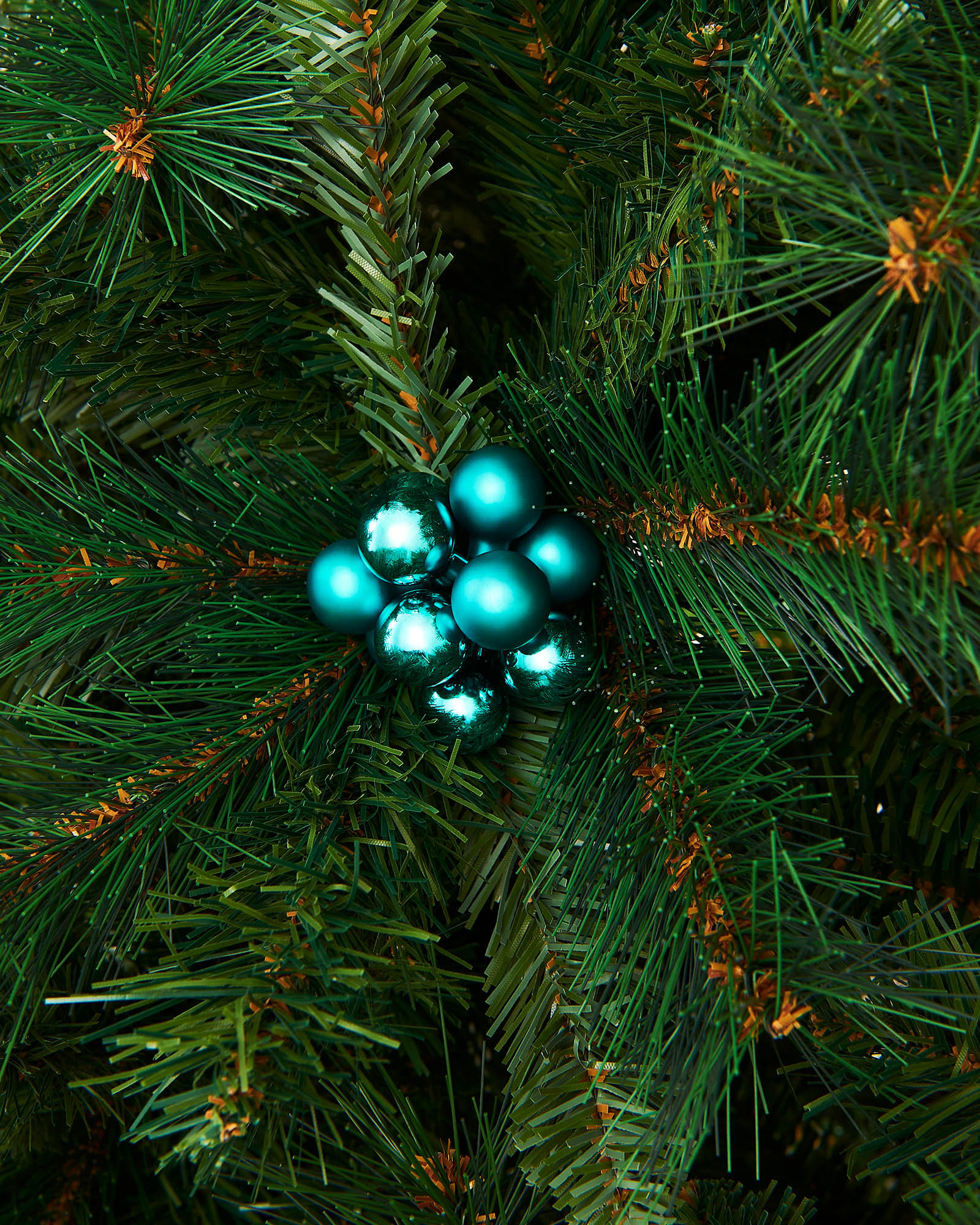 The Seasonal Aisle 10 Teal Glass Berry Cluster Baubles | Wayfair.co.uk