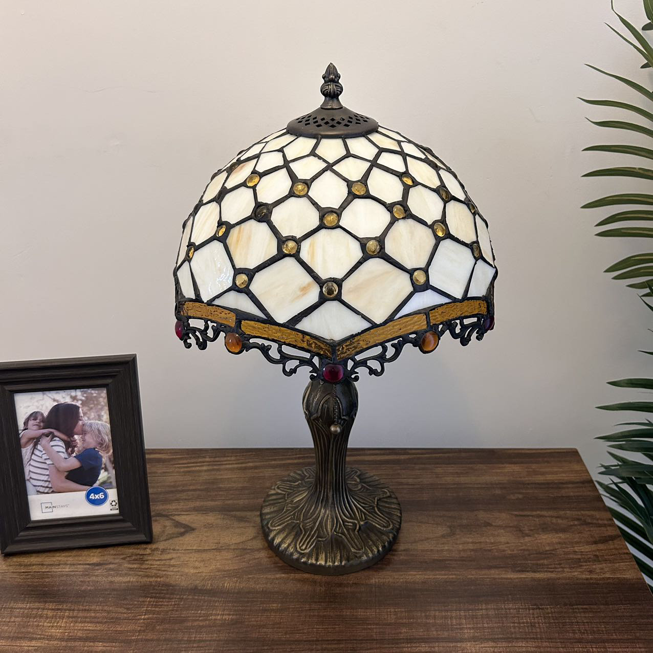 Bloomsbury Market Bloomsbury Tiffany Table Lamp Beige Stained Glass ...