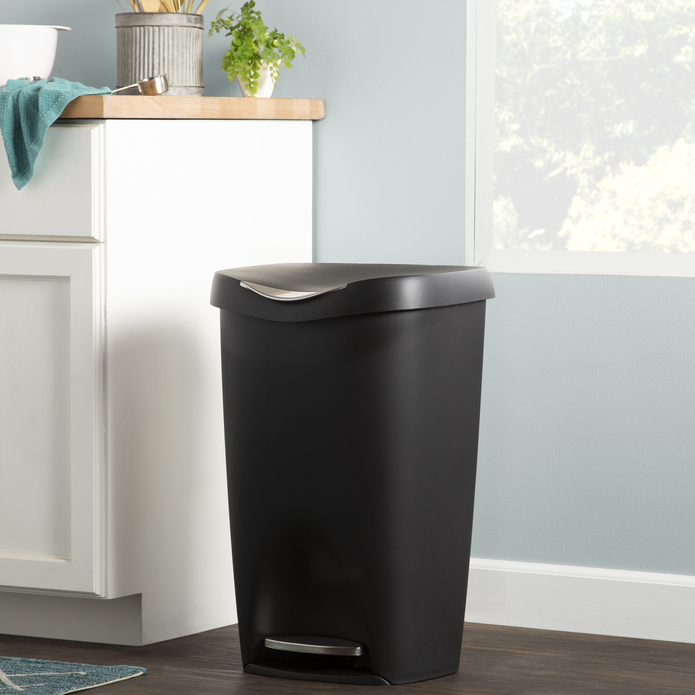 Wayfair Basics® Calhoon Plastic 13 Gallon Step On Trash Can & Reviews ...