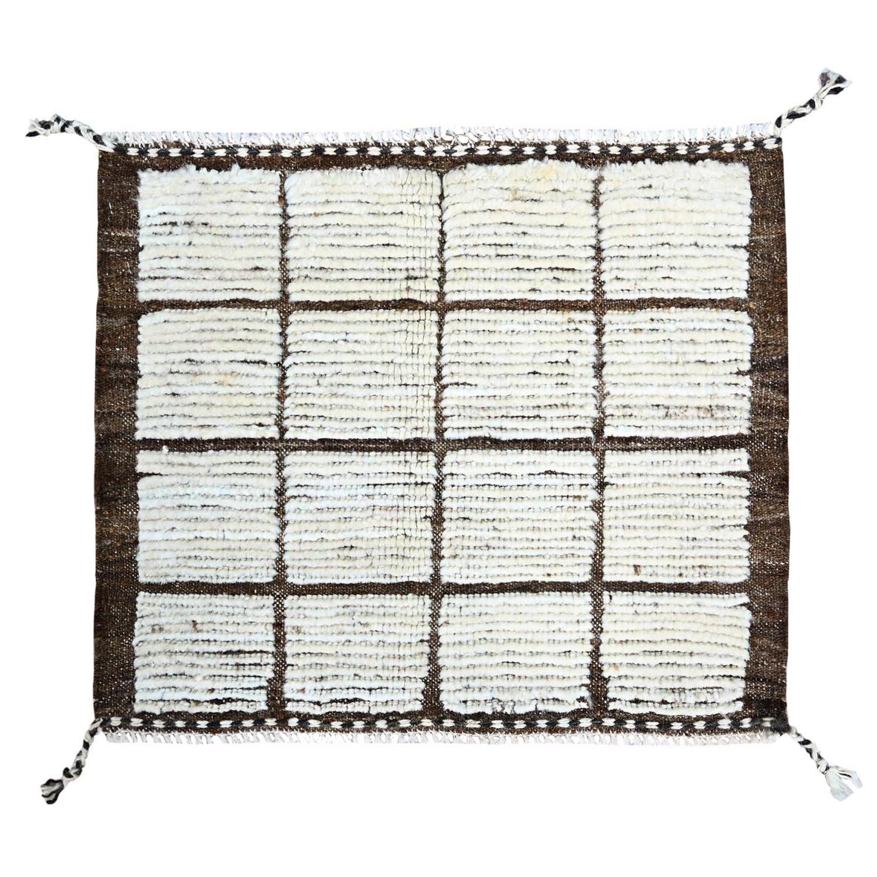 Isabelline 1'8"x2' Daisy White, Natural Undyed Wool, Moroccan Weave ...