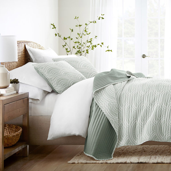Linens & Hutch Quilt Coverlet Set All Season Patterned Reversible ...