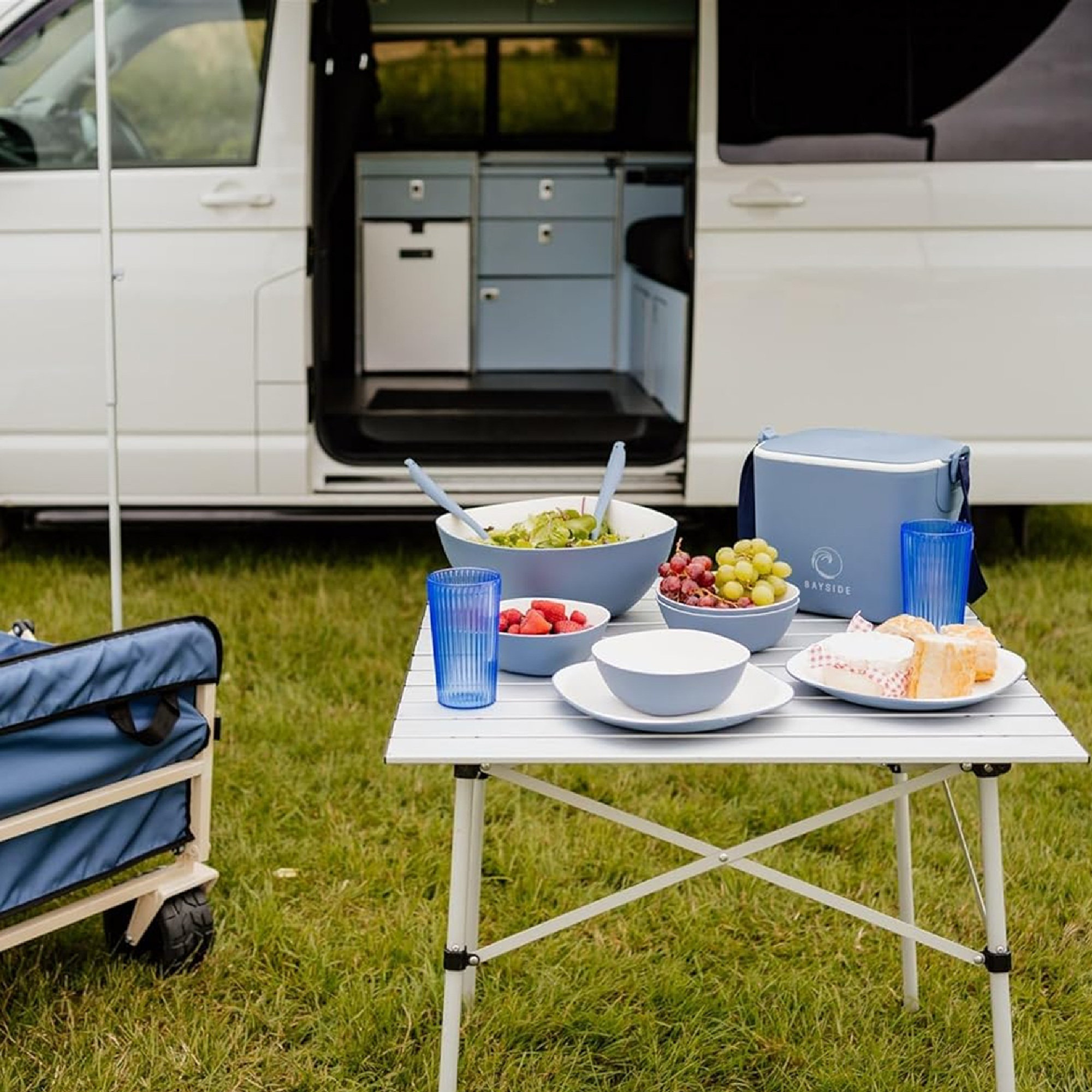 17 Stories Blue Pool 16 Piece Picnic Tableware with Waterproof Picnic ...