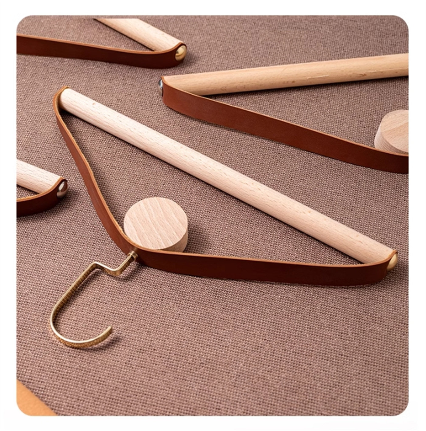 Thrones Designs Nordic Creative Solid Wood + Leather Home Clothes ...