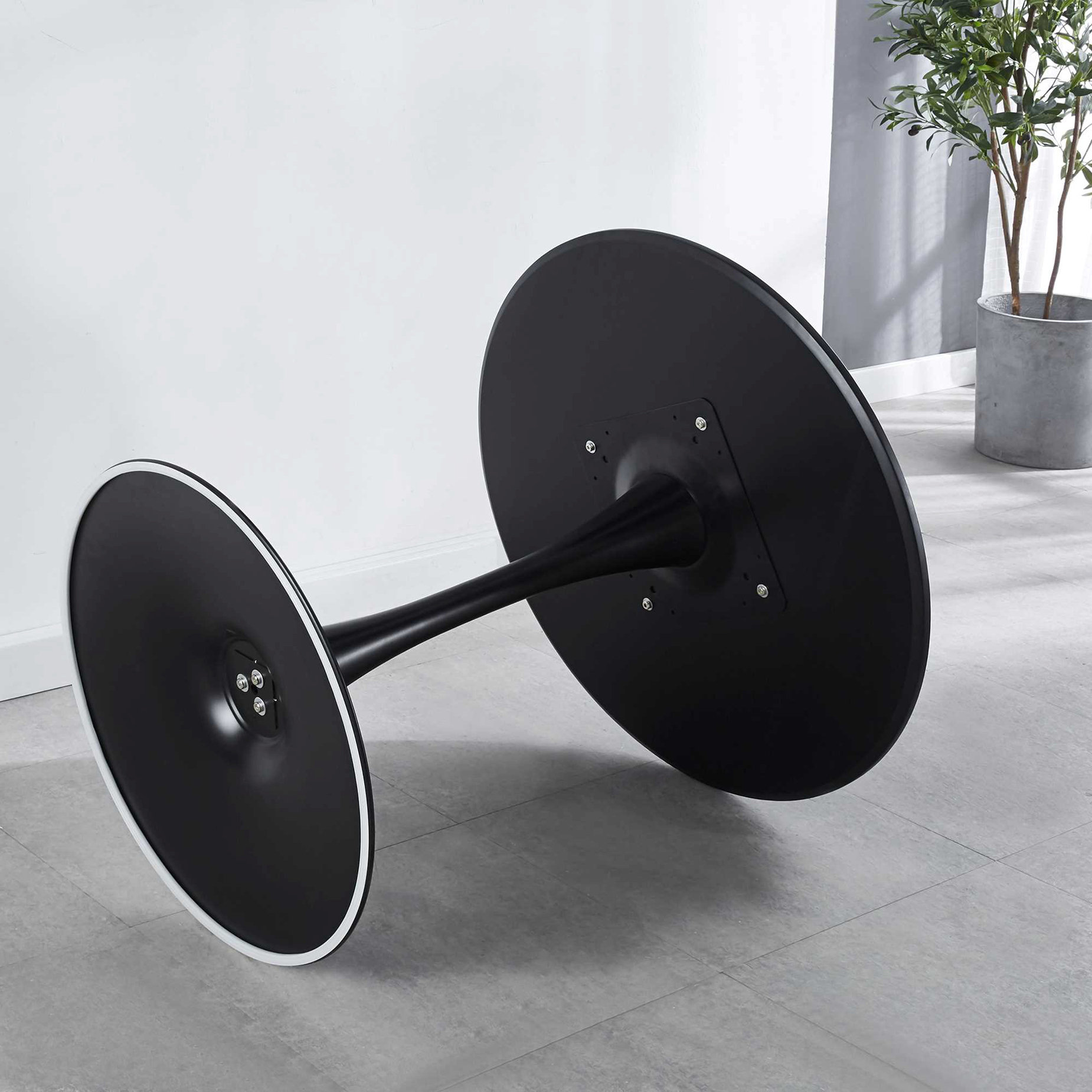 Corrigan Studio 32"Modern Round Dining Table with Round MDF Table Top ...