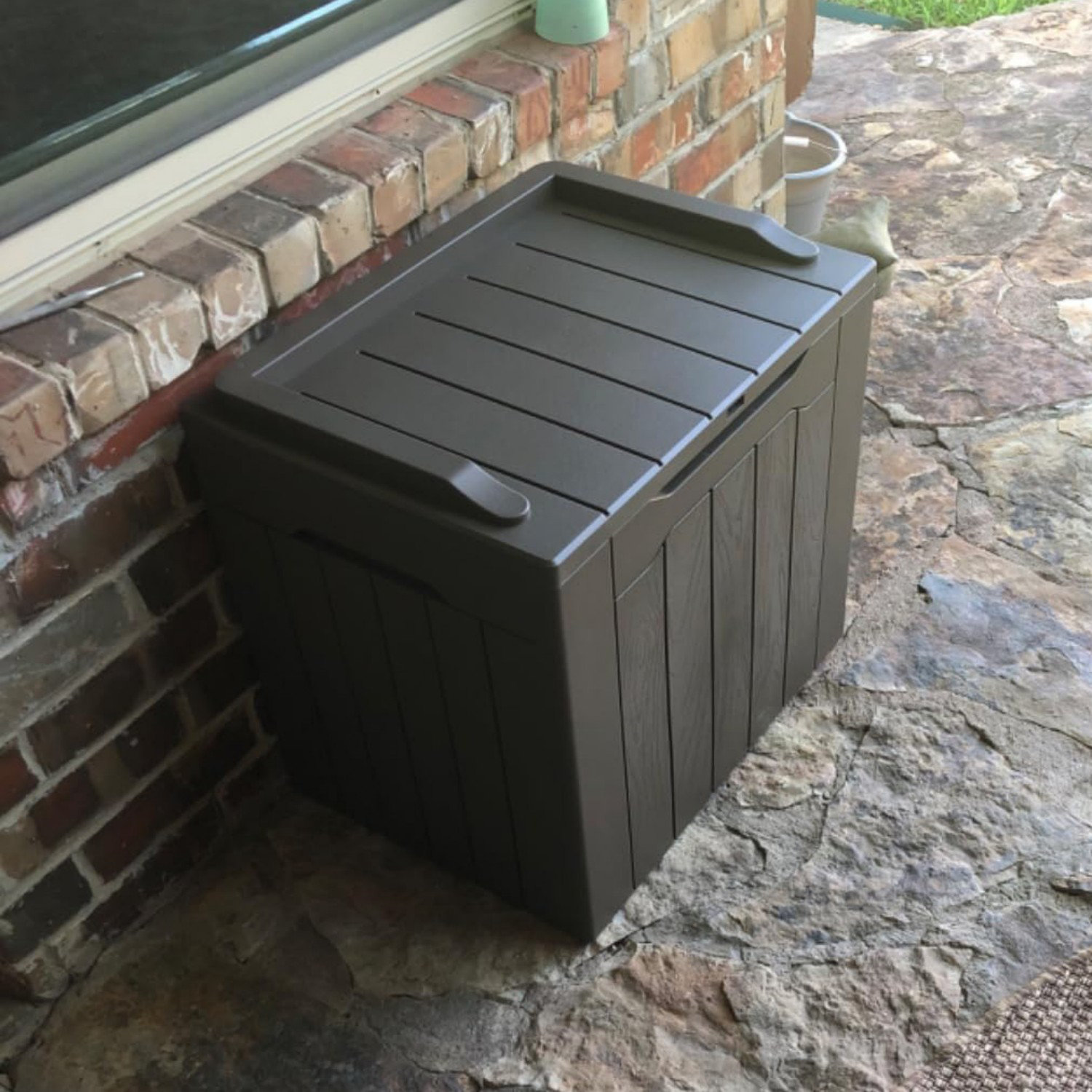 NIHAISHI 31 Gallon Resin Deck Box Waterproof Indoor Outdoor Storage ...