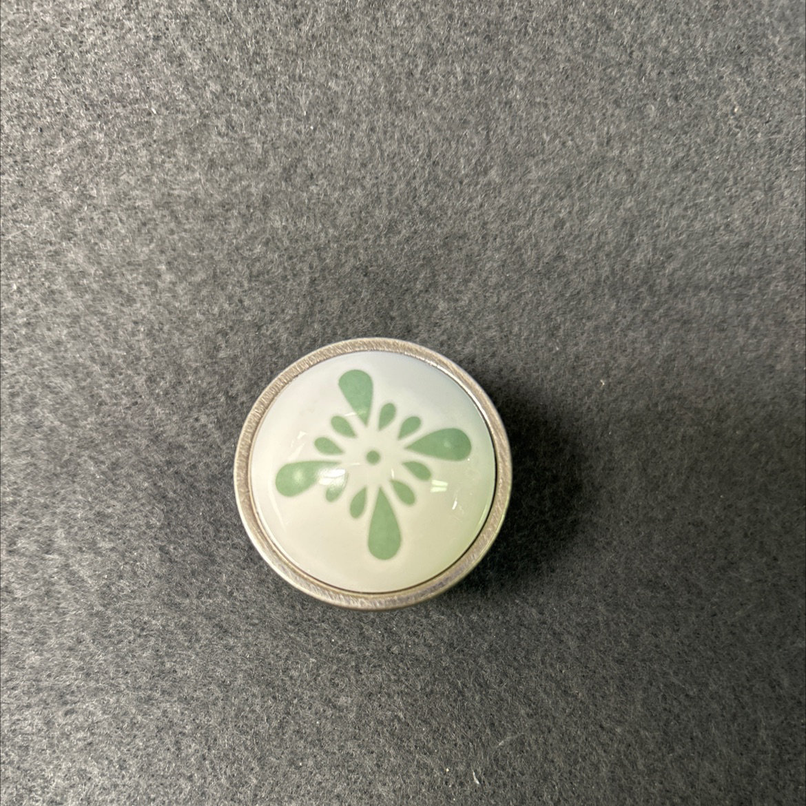 D. Lawless Hardware (5 Pack) 1-1/4 inch Cupboard Sage Petal Knob Satin ...