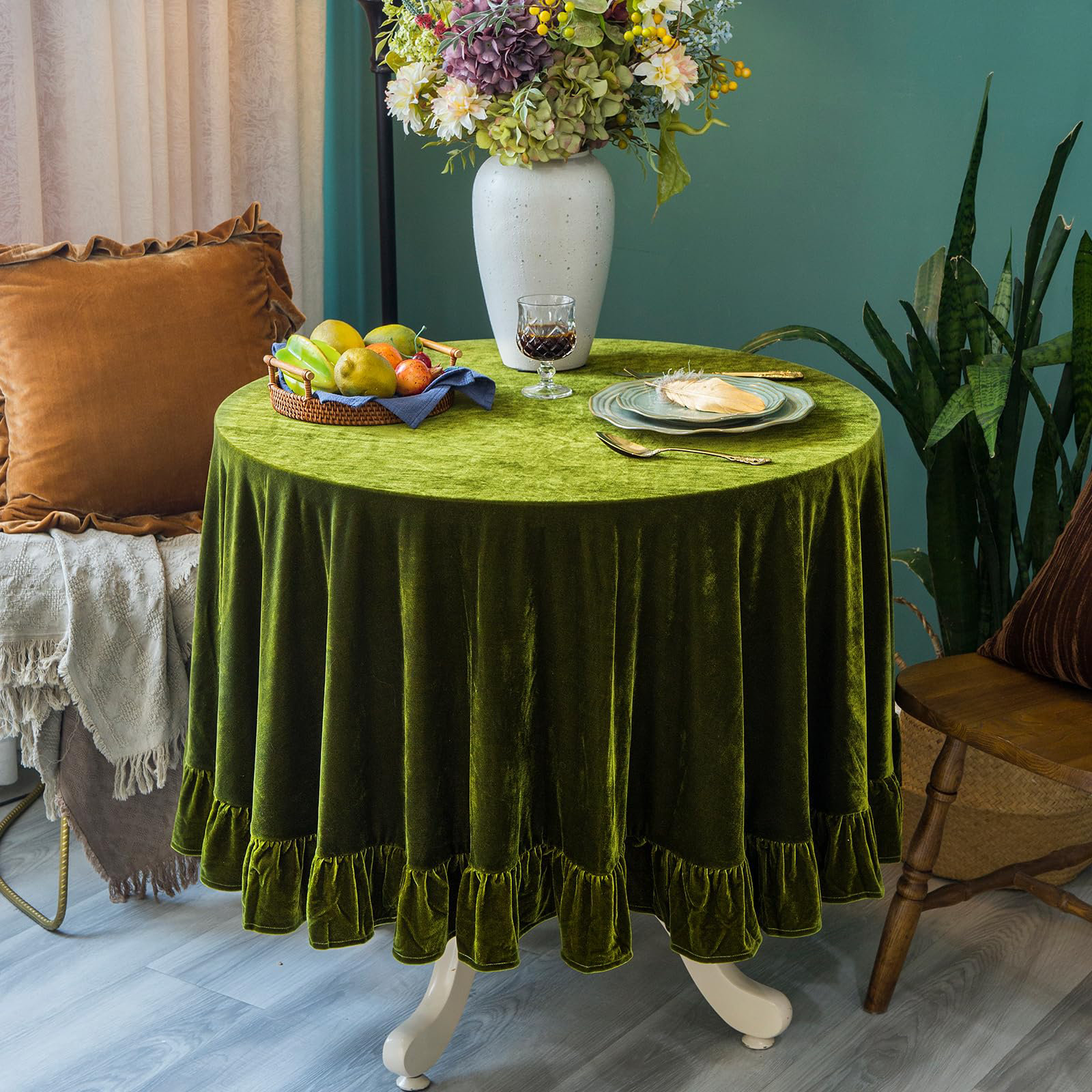 Rosdorf Park Luxurious Velvet Tablecloth & Retro Farmhouse Ruffle ...