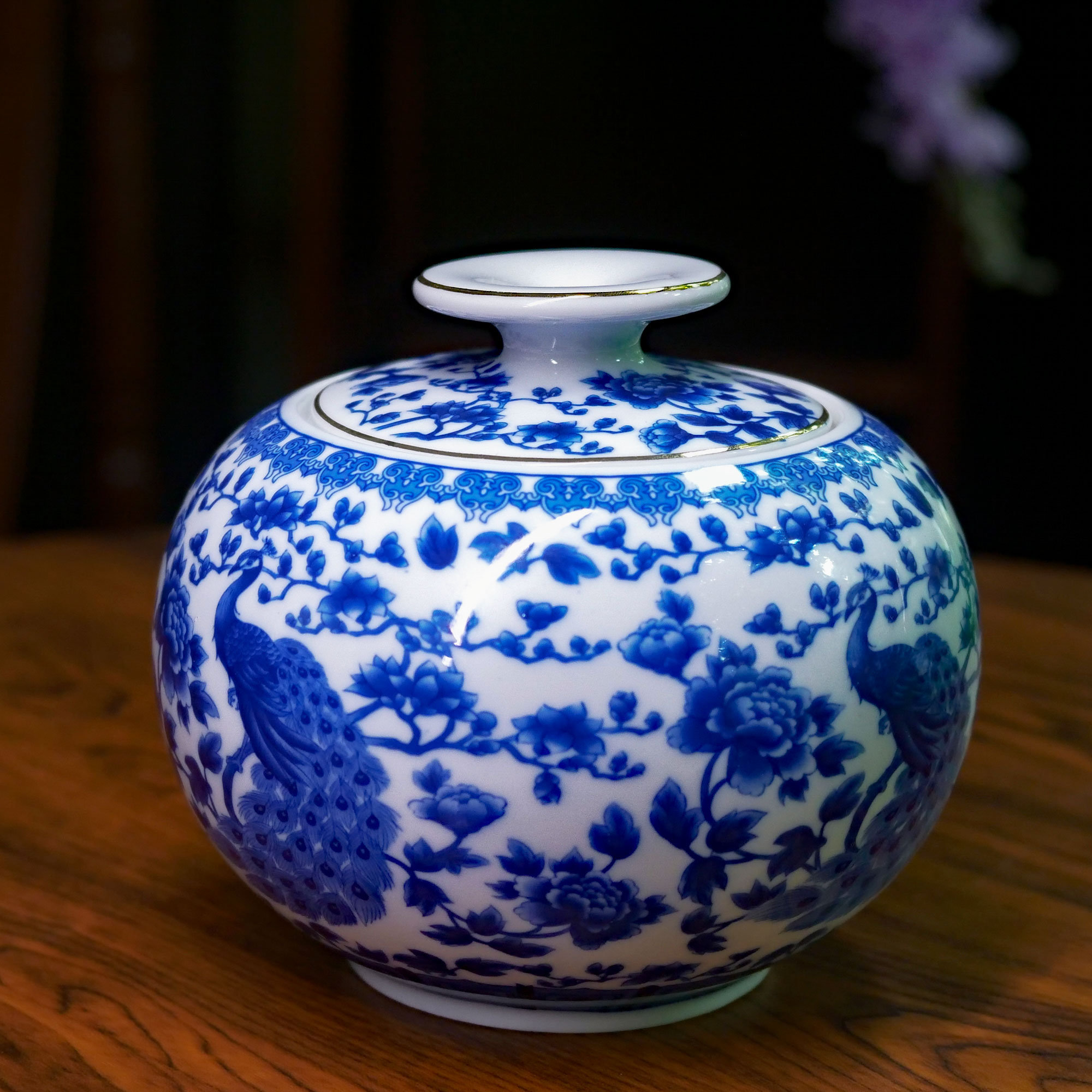 Charlton Home Blue And White Porcelain Globe-shaped Peacock Pattern ...