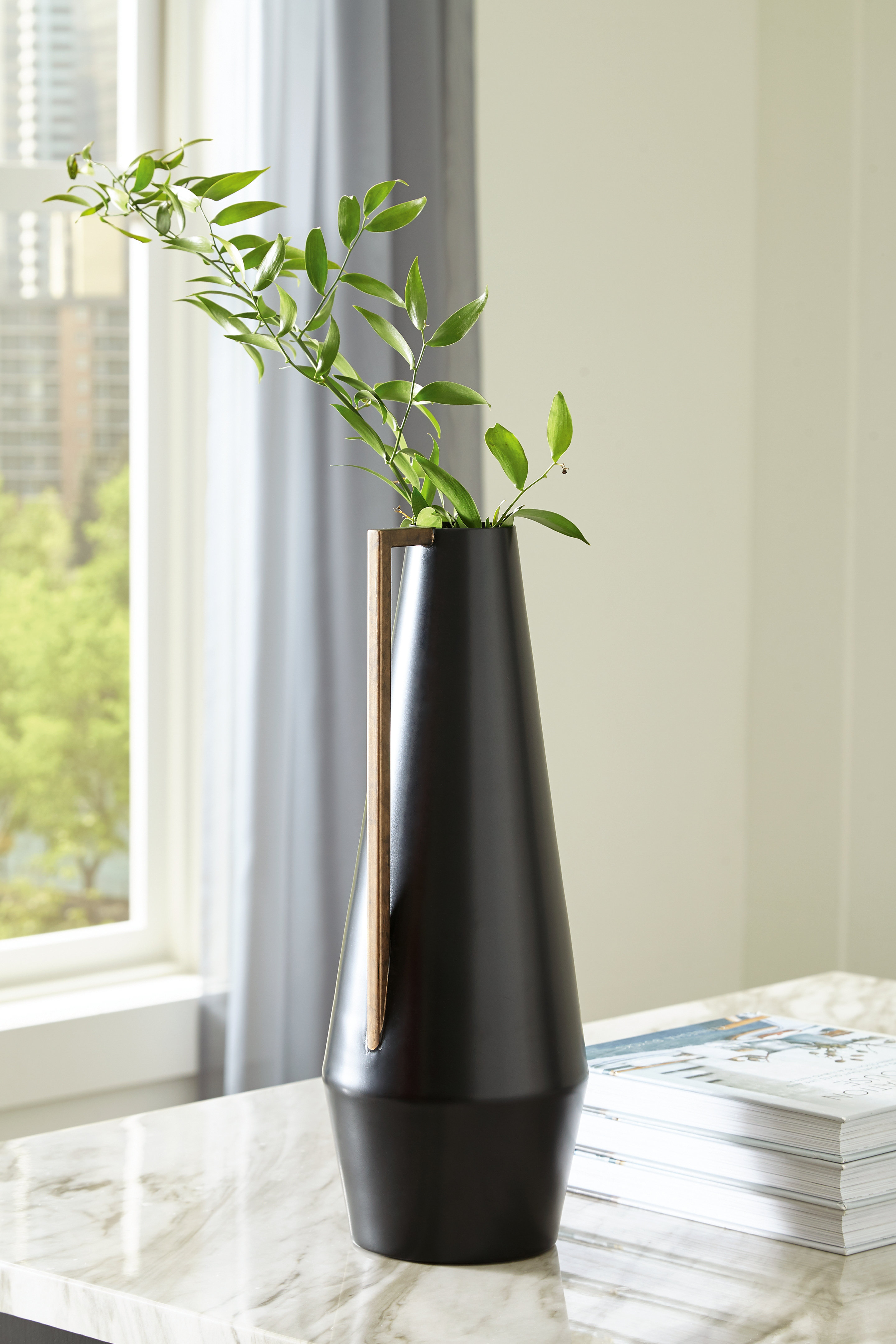 Ivy Bronx Jarrid Metal Table Vase & Reviews - Wayfair Canada