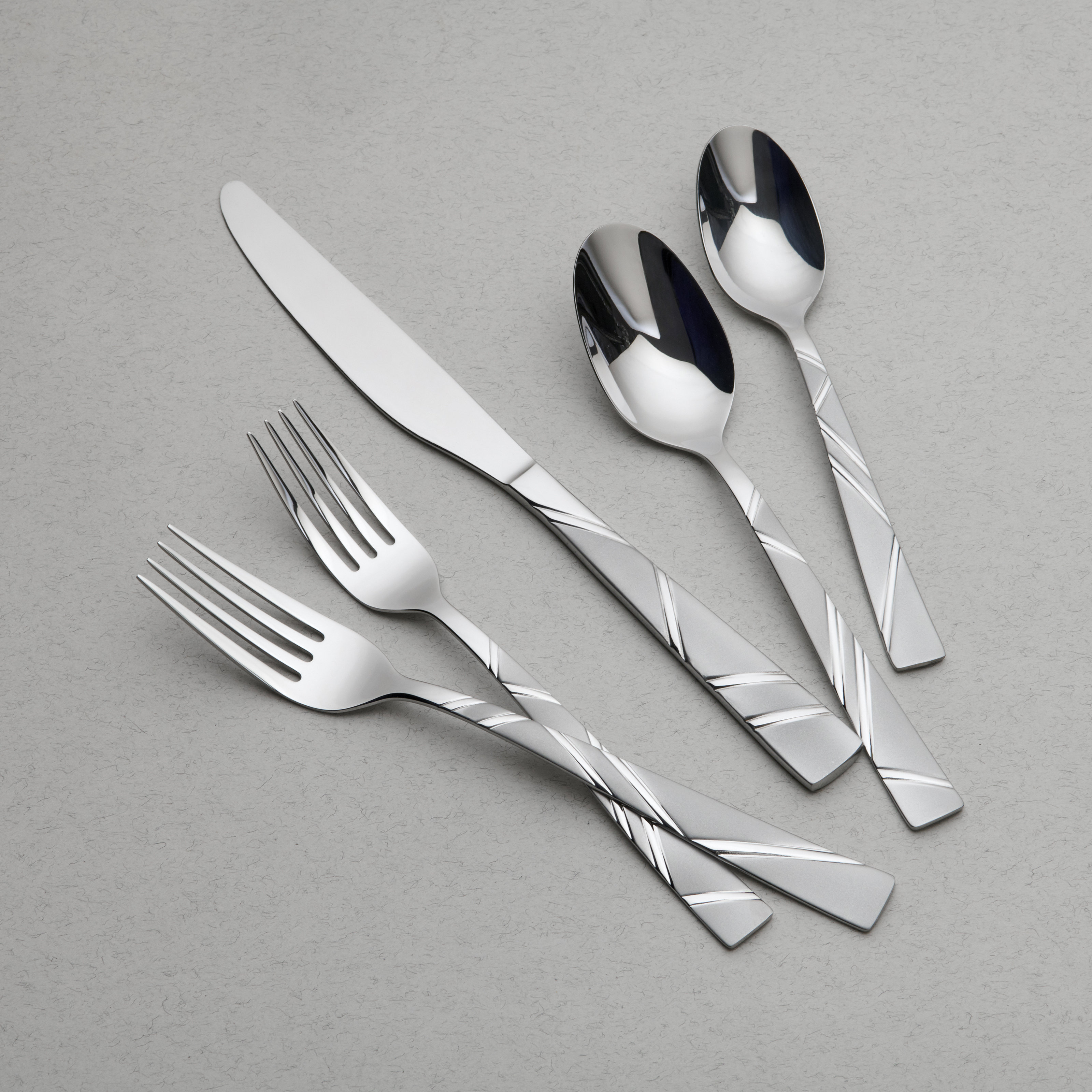 Ornative Flatware JONAH Sand Finish 20 Pieces Flatware Set & Reviews ...
